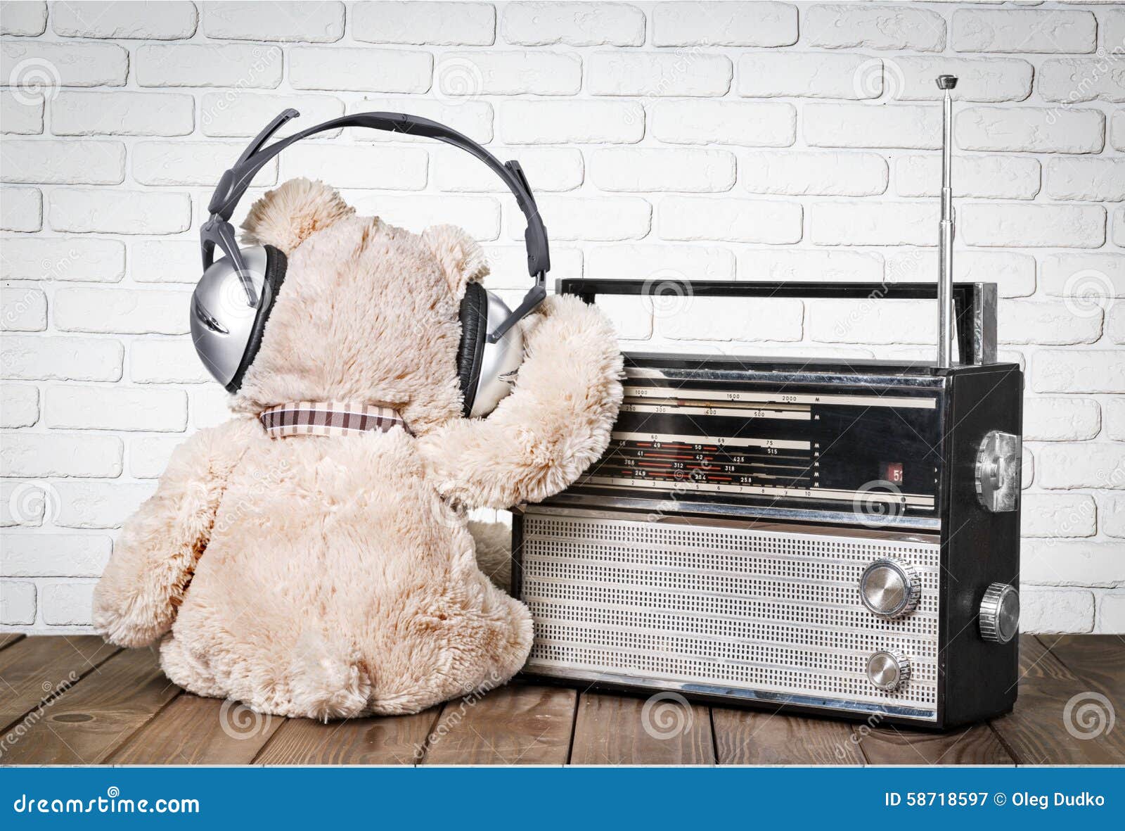 Radio stock image. Image of receiver, retro, music, broadcasting - 58718597