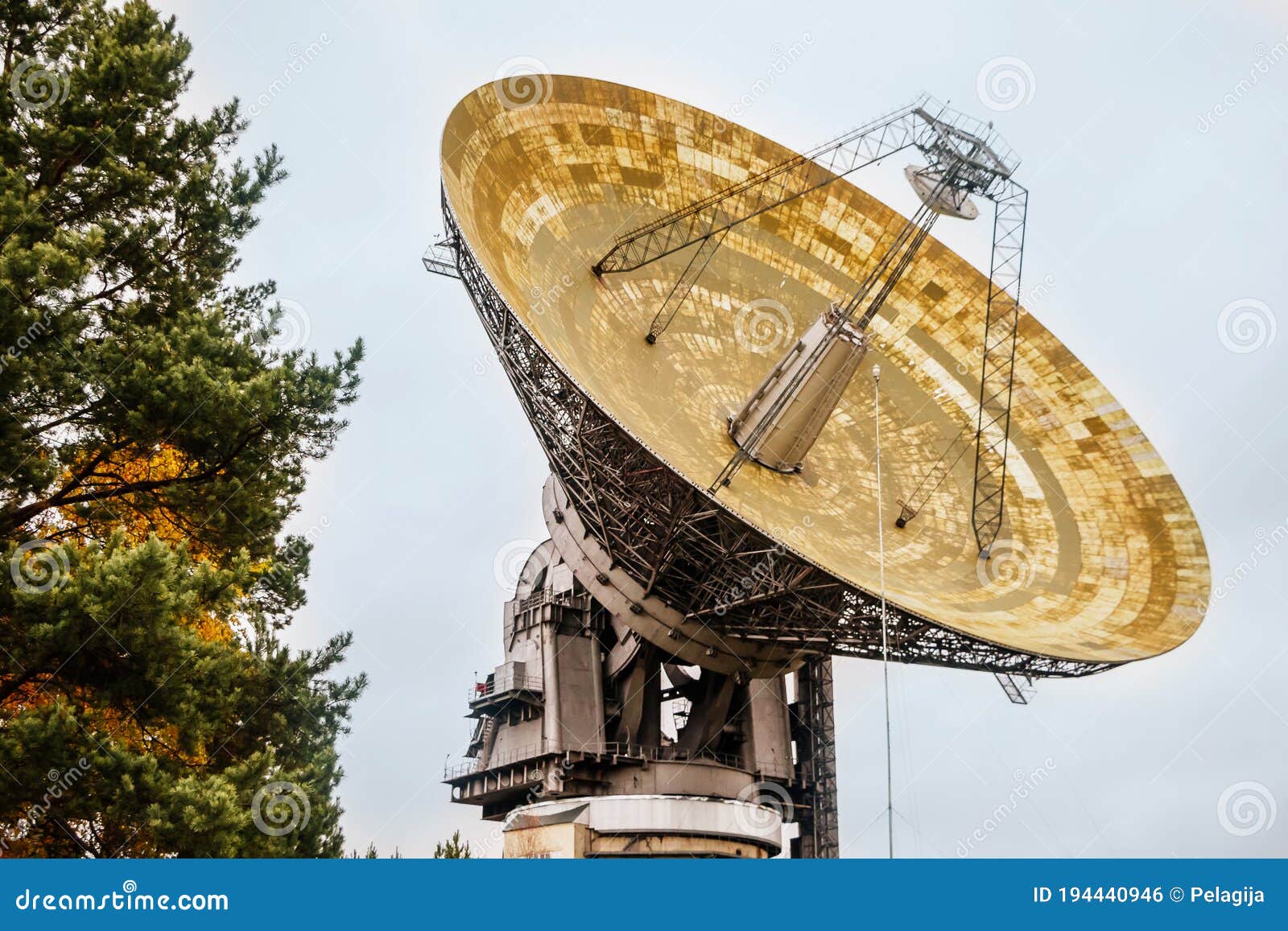 Radio Telescope in an Astronomical Laboratory. Space Exploration Stock ...