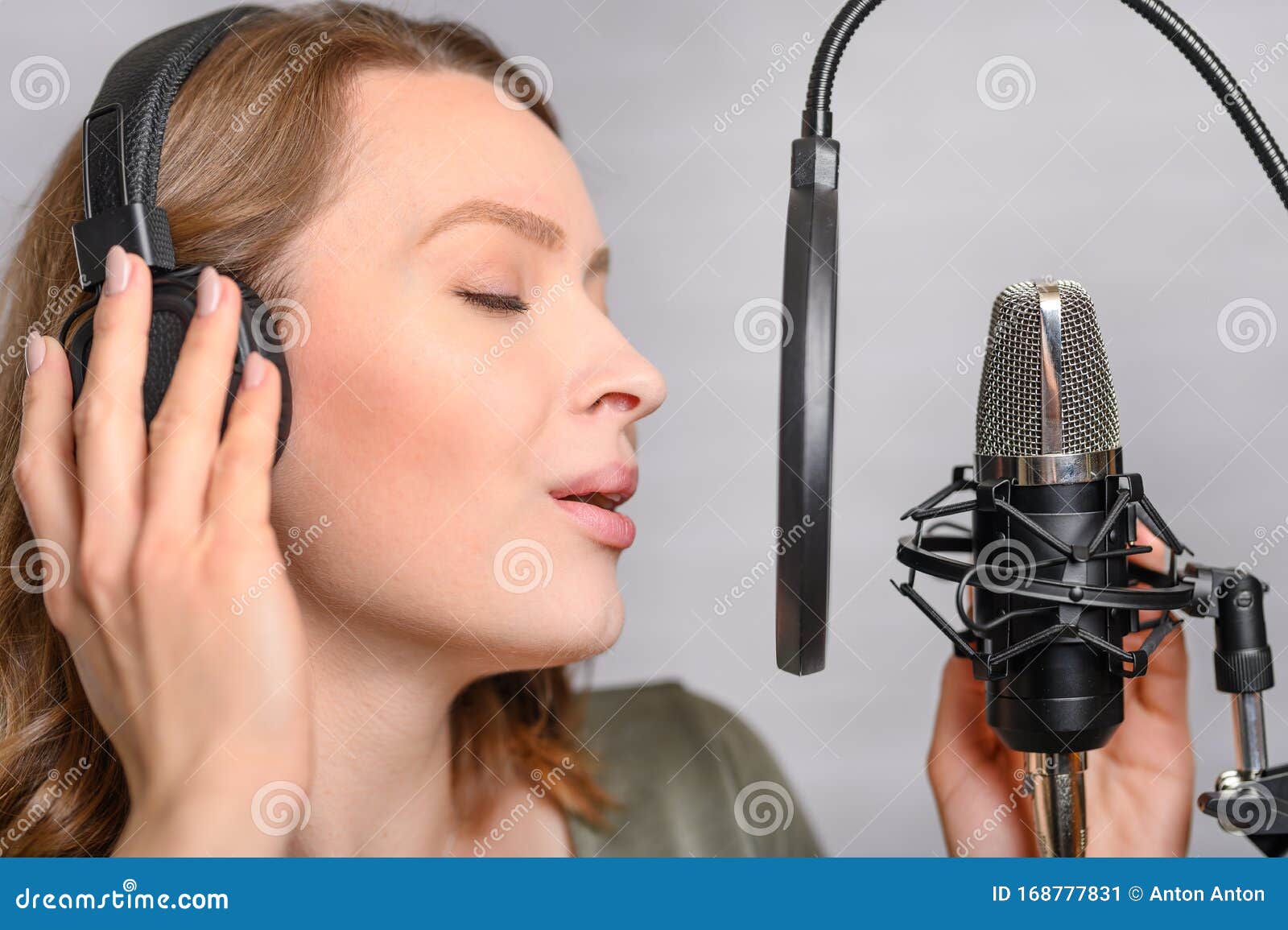 Radio Worker, Works in the Studio, Broadcasts Recording. Blogging and ...