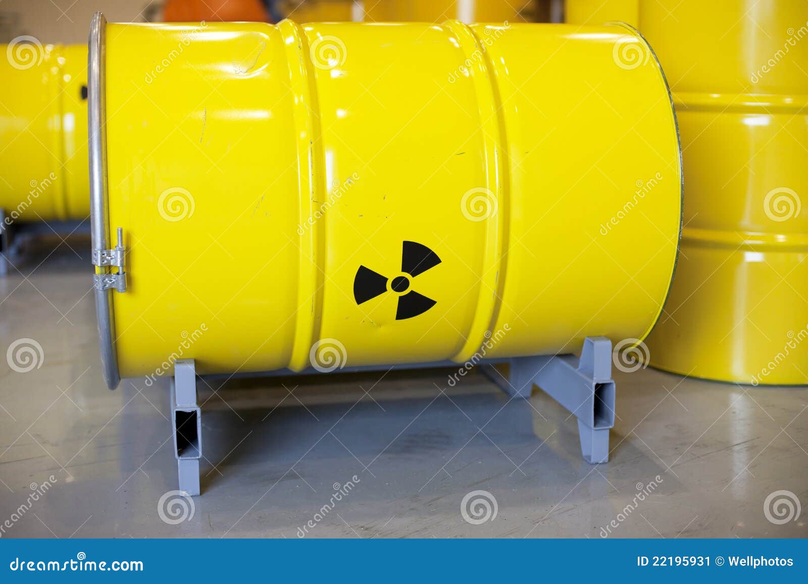 Radioactief afval stock afbeelding. Image of afval, kern - 22195931