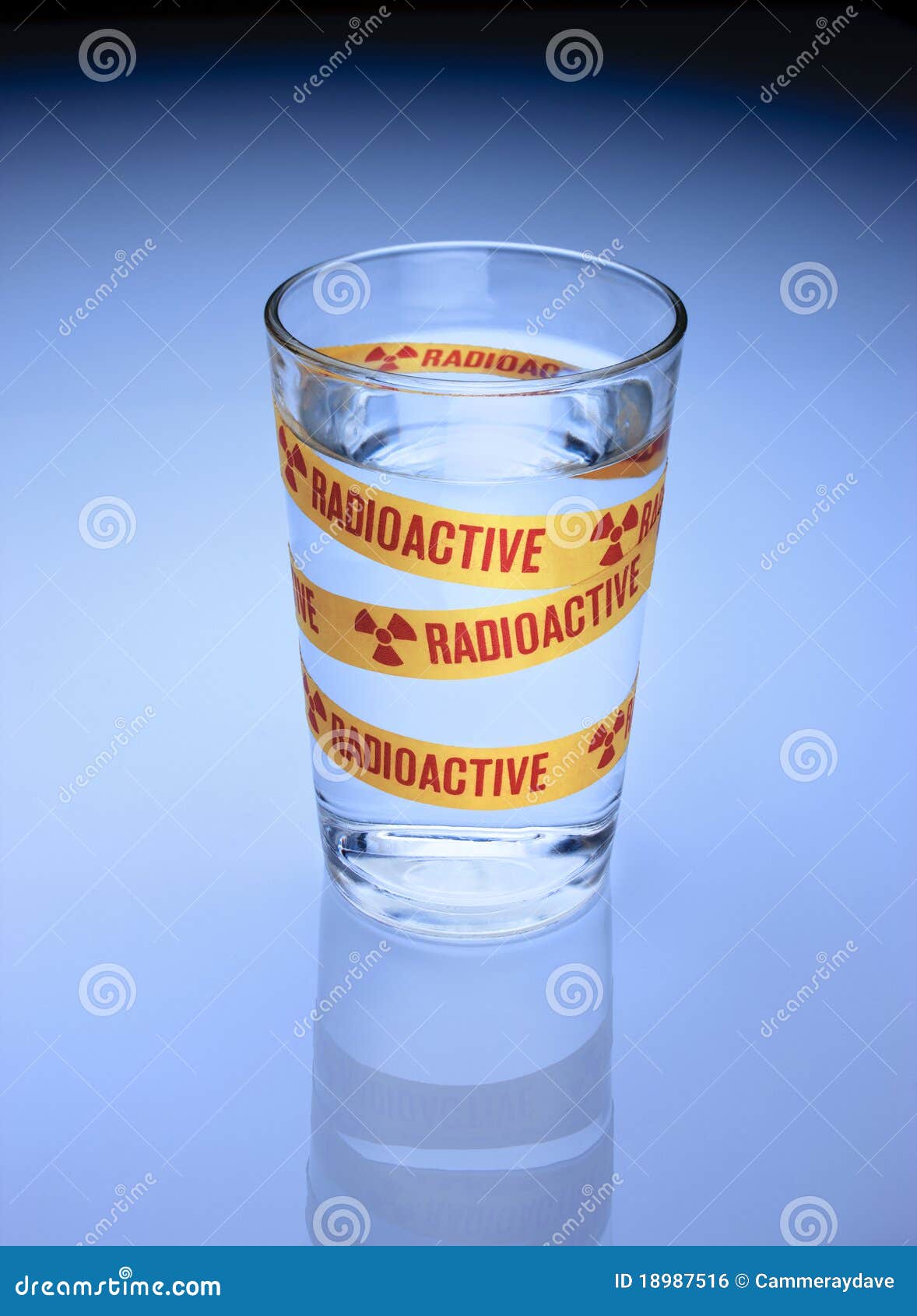 Radioactief Drinkwater stock foto. Image of element, concentratie ...