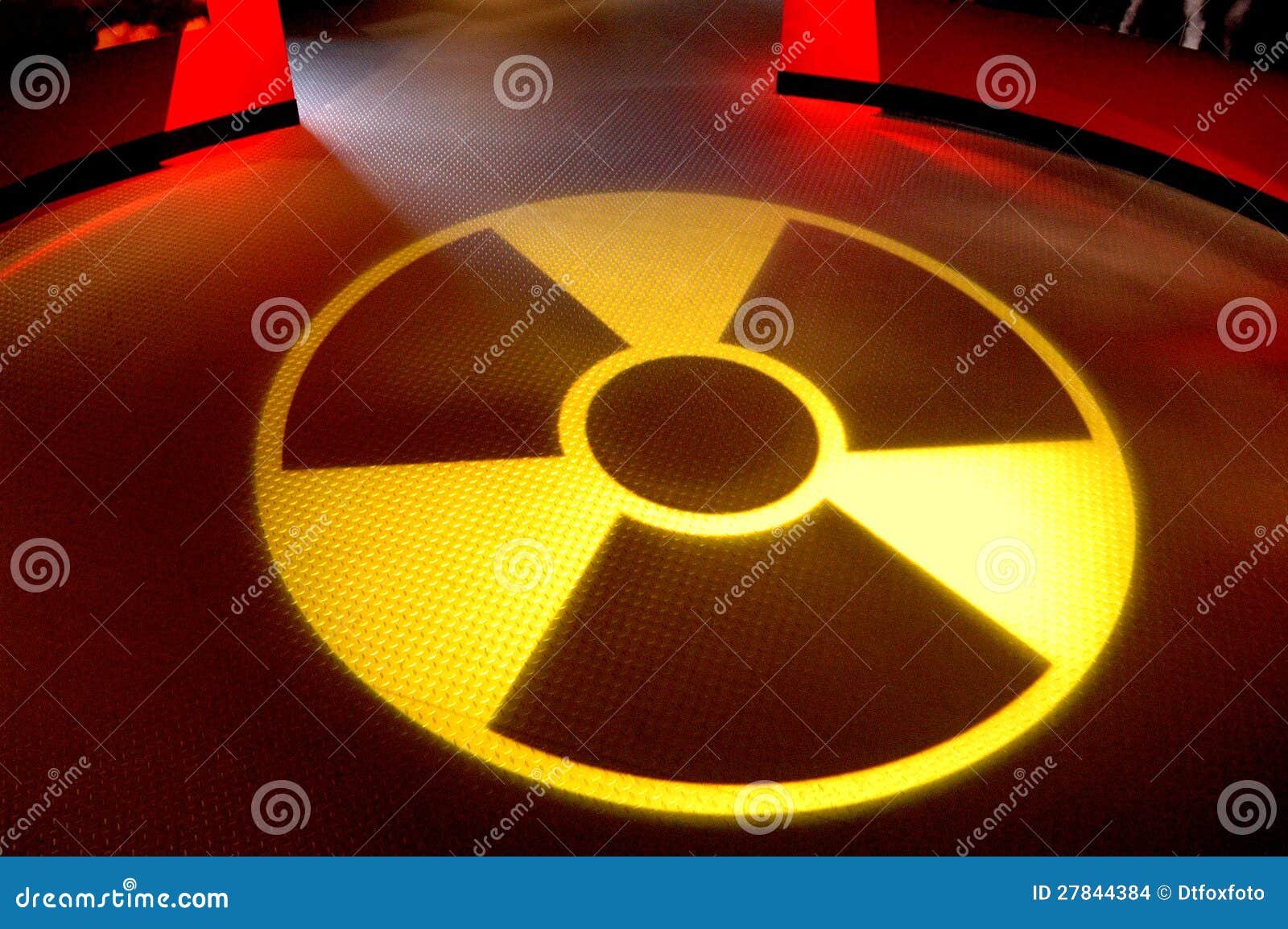 Radioativo foto de stock. Imagem de risco, atômico, consultivo - 27844384