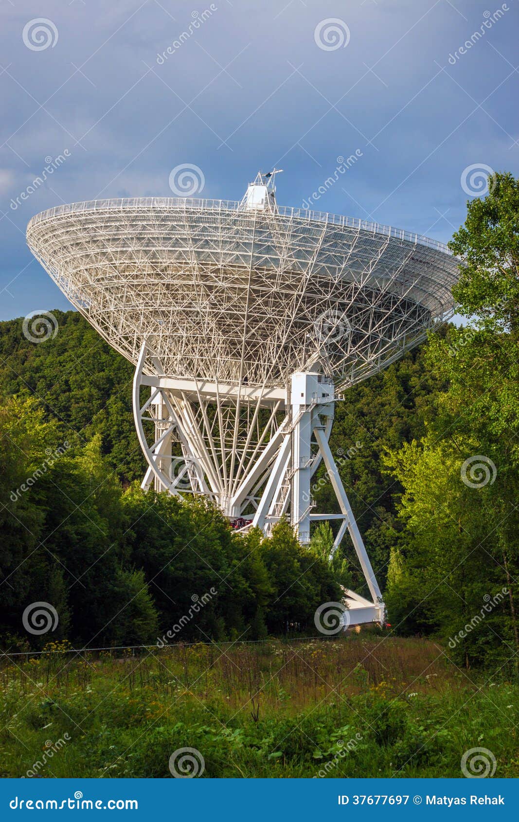 Radioteleskop Effelsberg stockbild. Bild von empfänger - 37677697