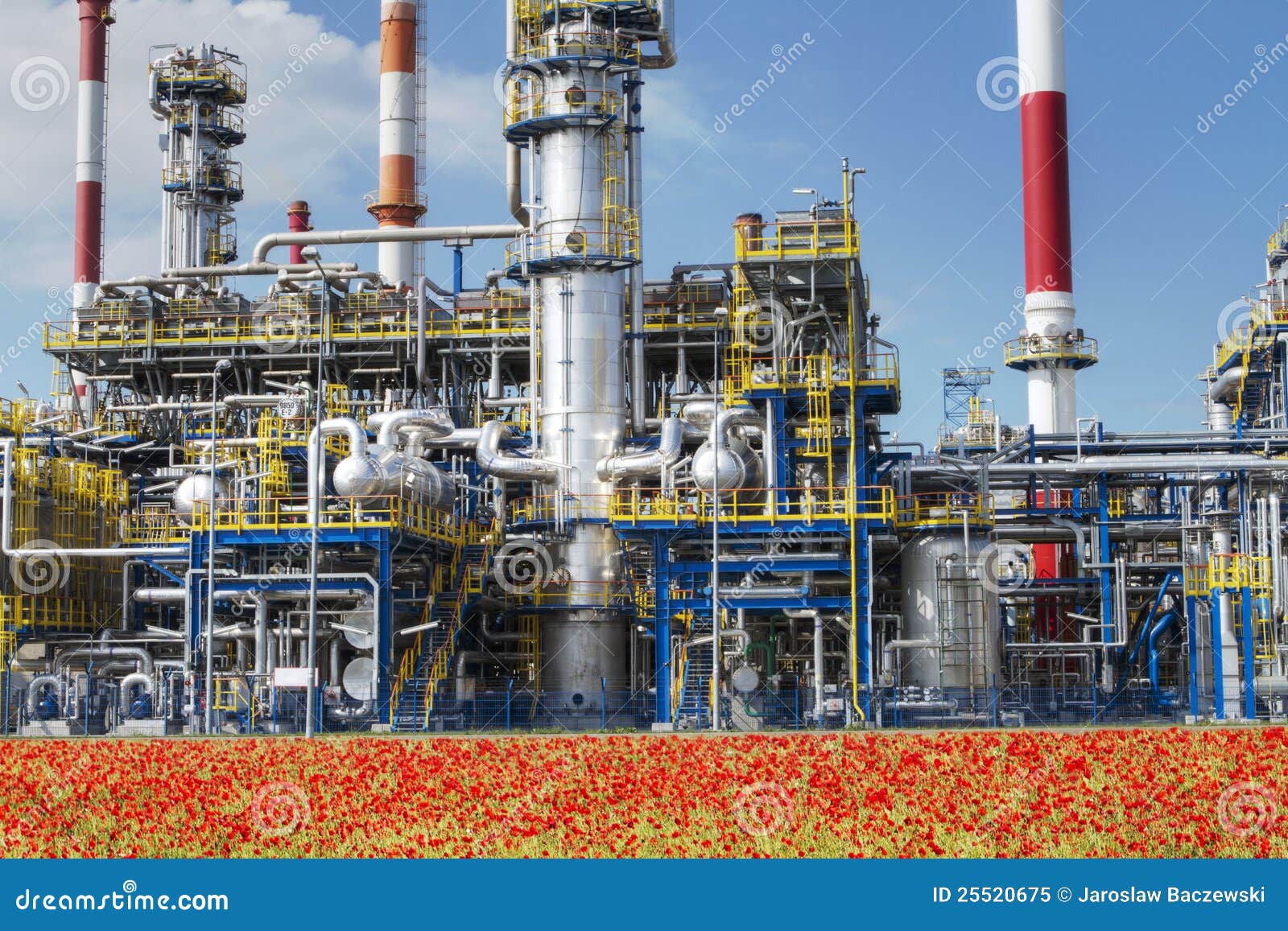 Raffinaderij stock afbeelding. Image of metaal, macht - 25520675