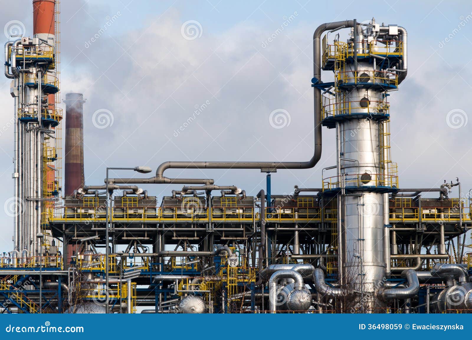 Raffinaderij stock afbeelding. Image of ijzer, verontreiniging - 36498059