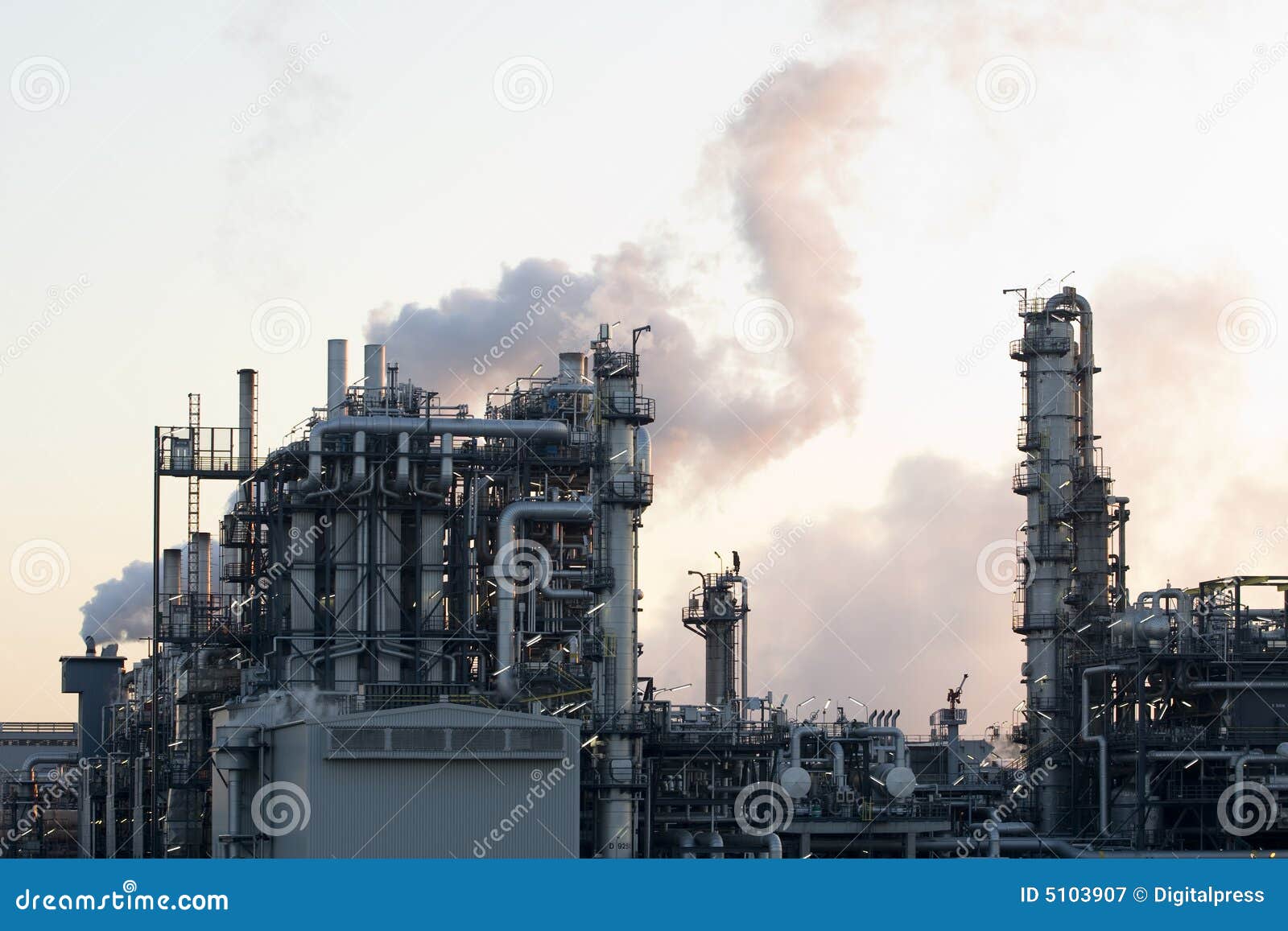 Raffinaderij Picture. Image: 5103907