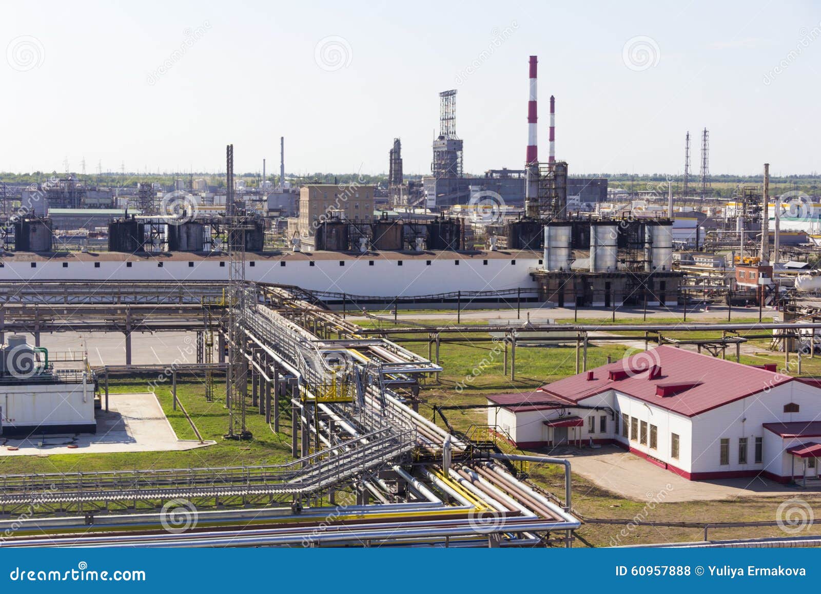 Raffinaderij Complex Bij De Zomerdaglicht Stock Foto - Image of ketel ...