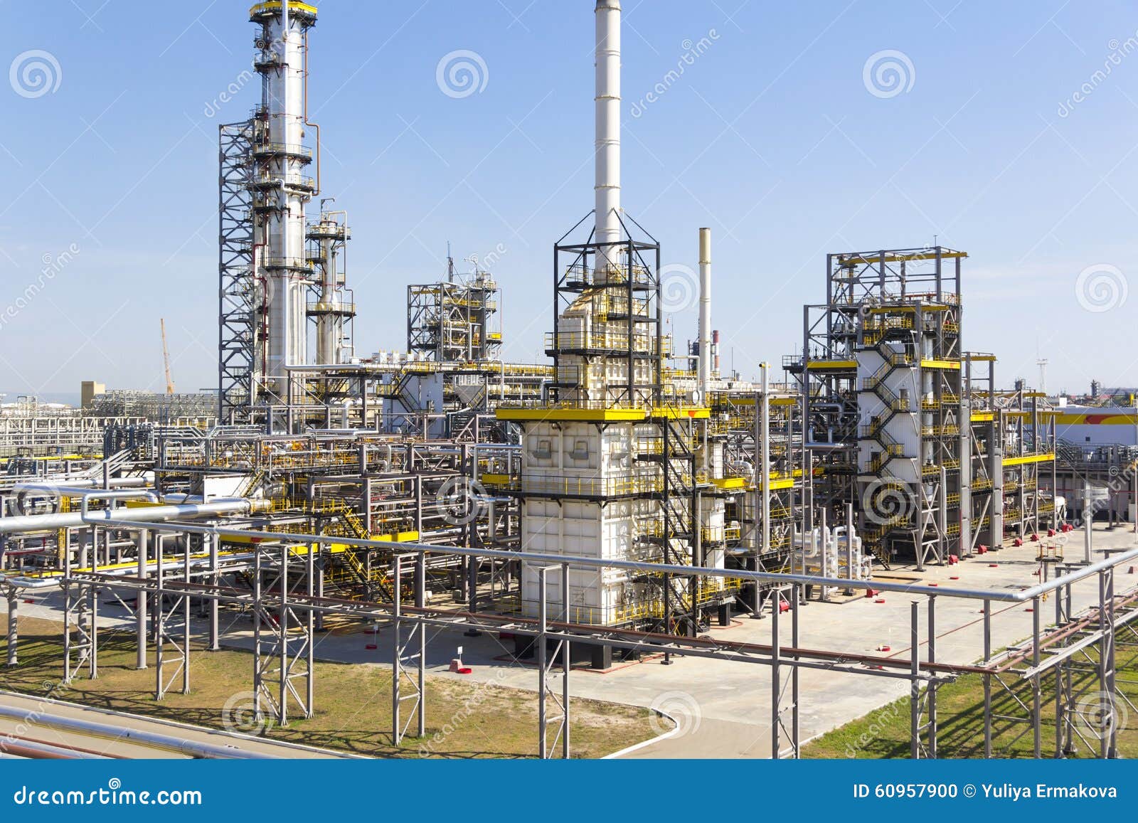 Raffinaderij Complex Bij De Zomerdaglicht Stock Foto - Image of ...