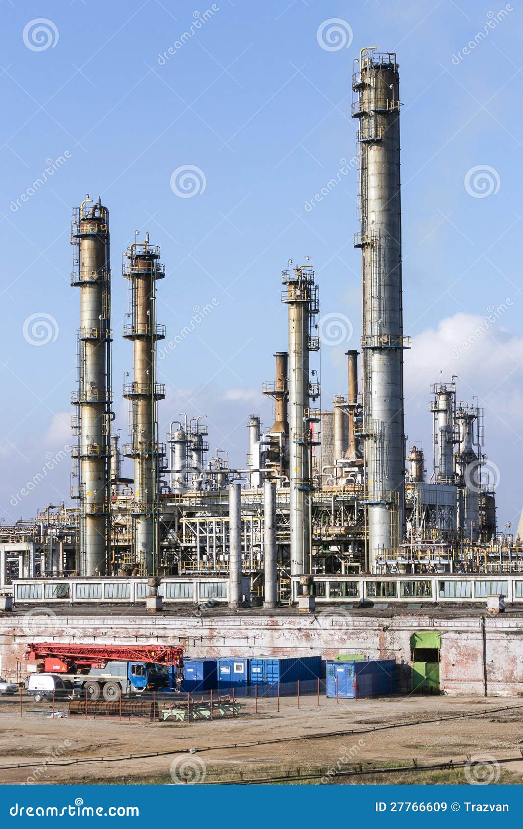 Raffineria di petrolio immagine stock. Immagine di generazione - 27766609