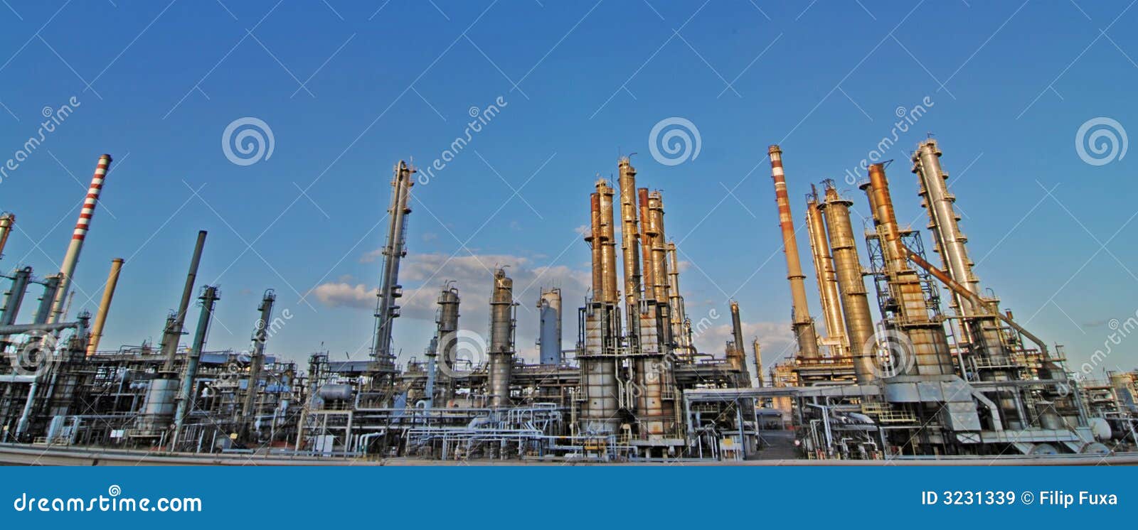 Raffineria di petrolio immagine stock. Immagine di benzina - 3231339