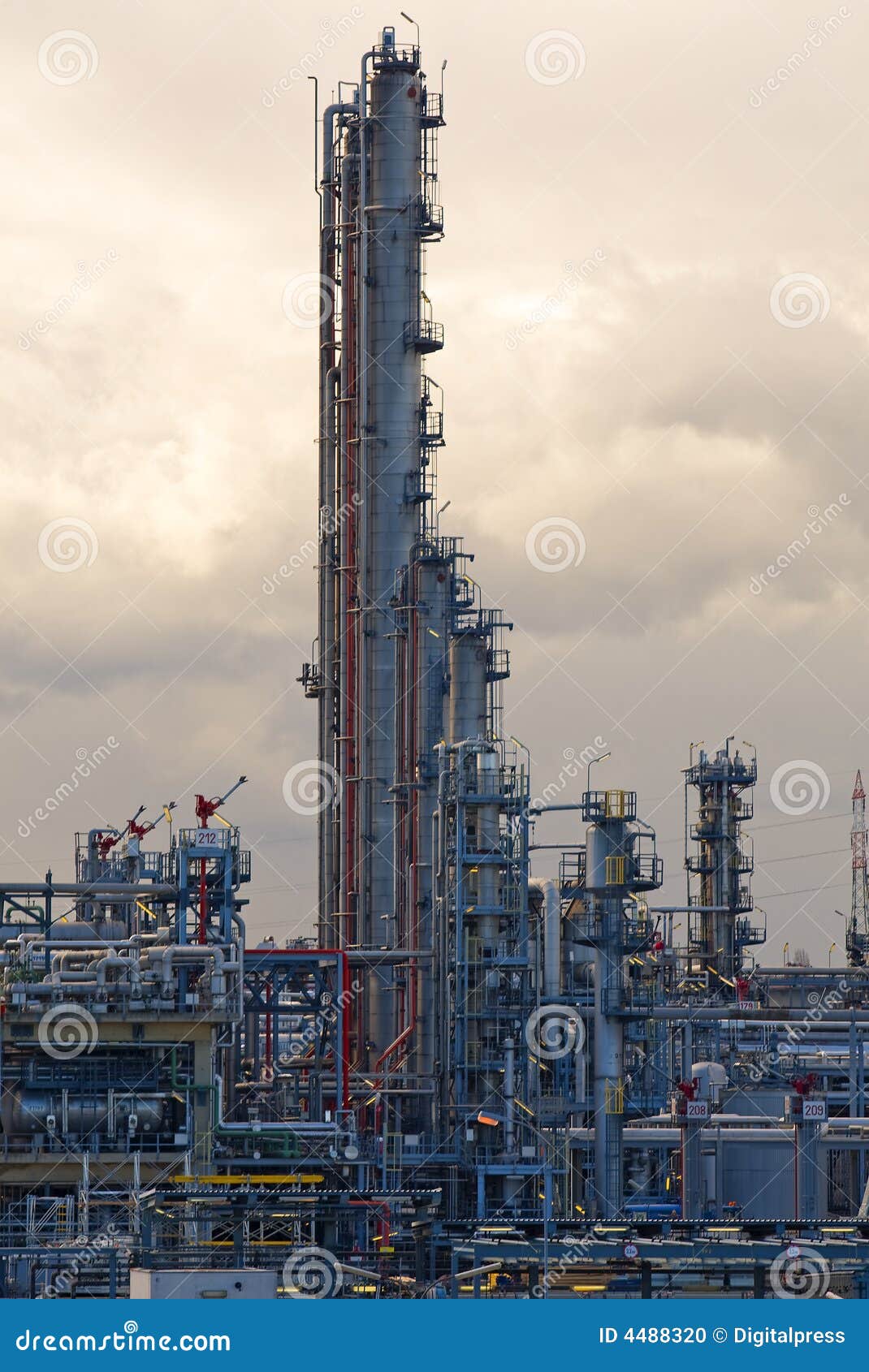 Raffinerie Bild. Bild: 4488320
