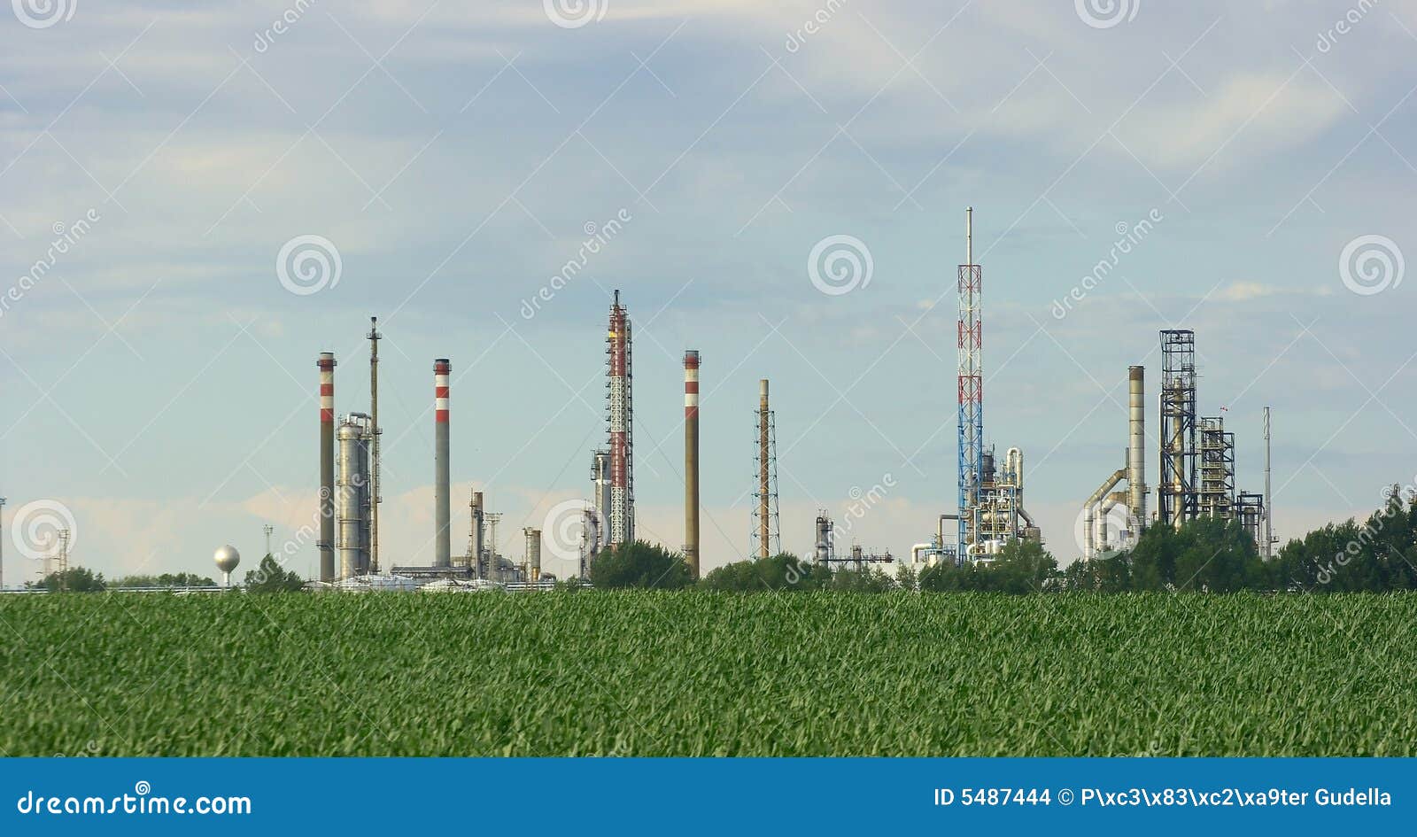 Raffinerie photo stock. Image du chimique, centrale, environnement ...