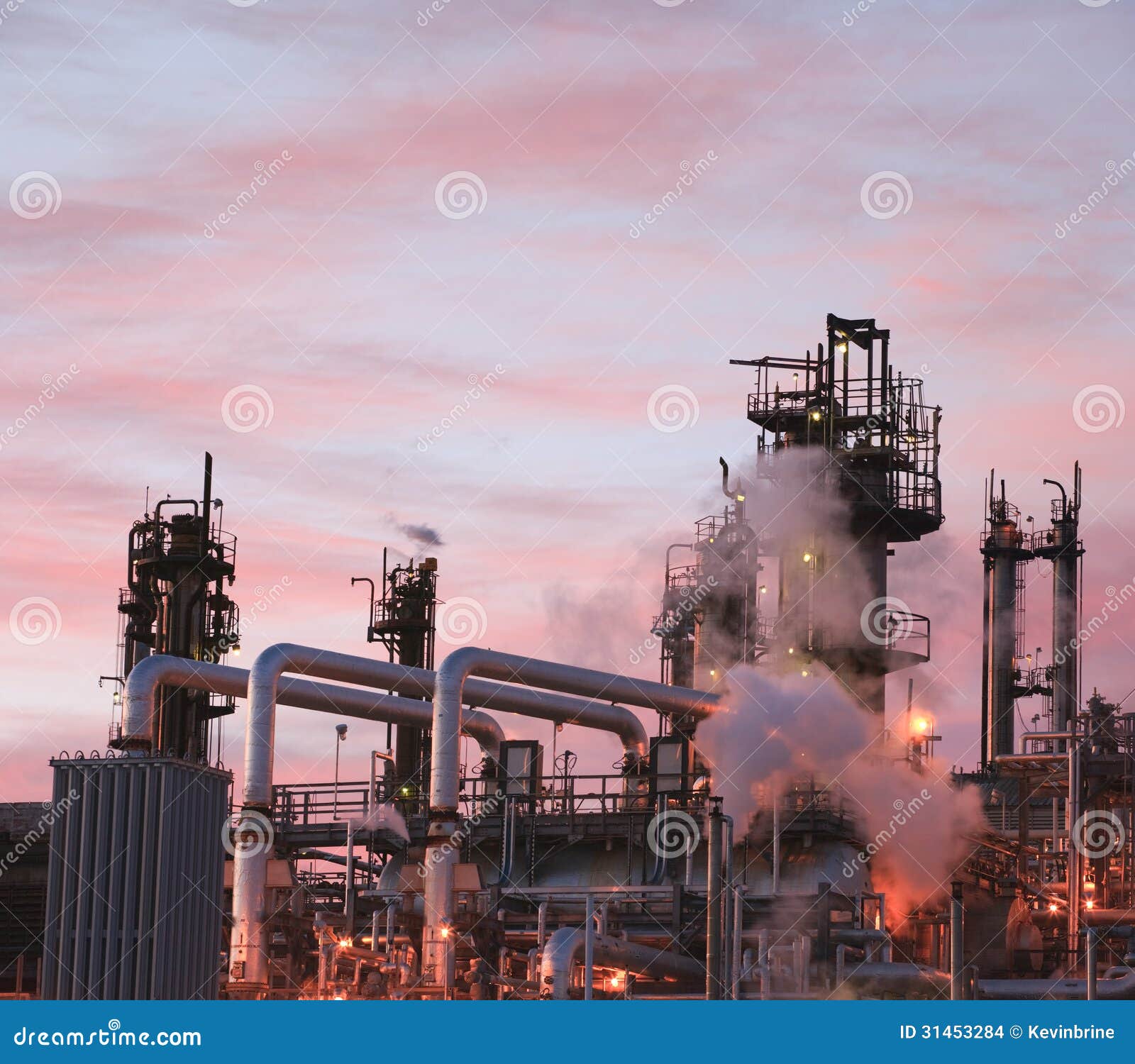 Raffinerie de pétrole photo stock. Image du distillerie - 31453284