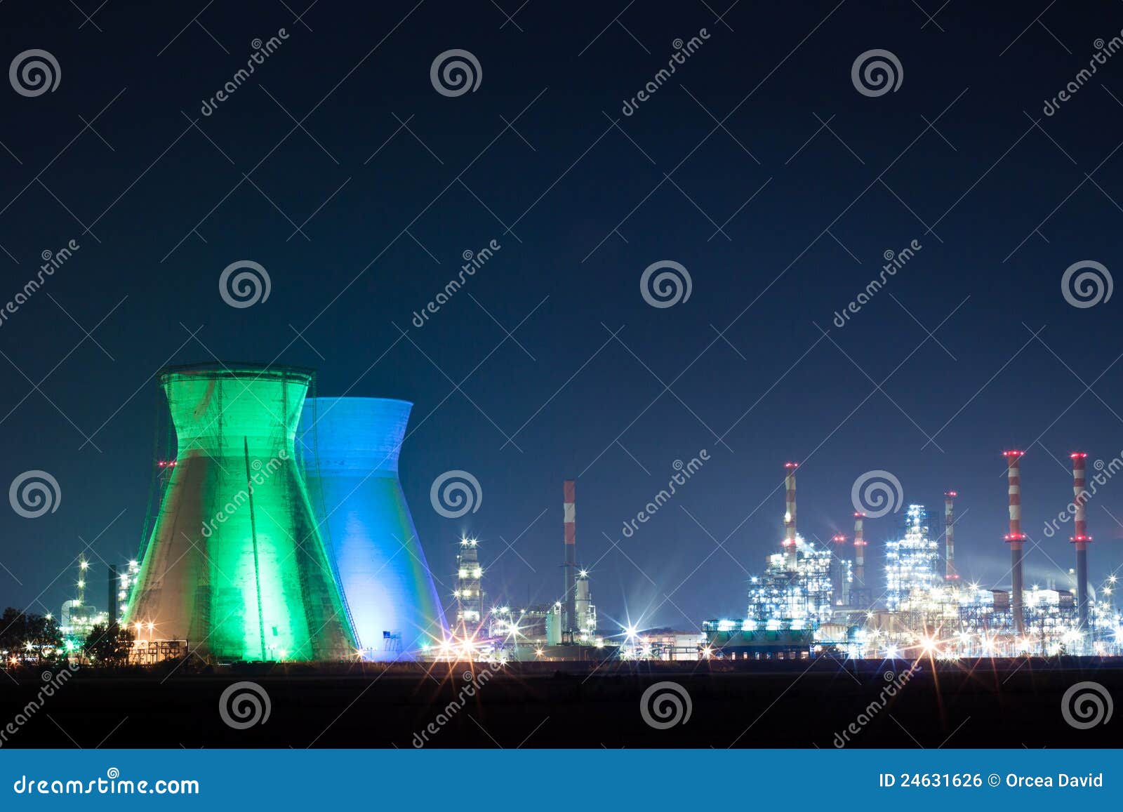 Rafineria ropy naftowej zdjęcie stock. Obraz złożonej z olej - 24631626