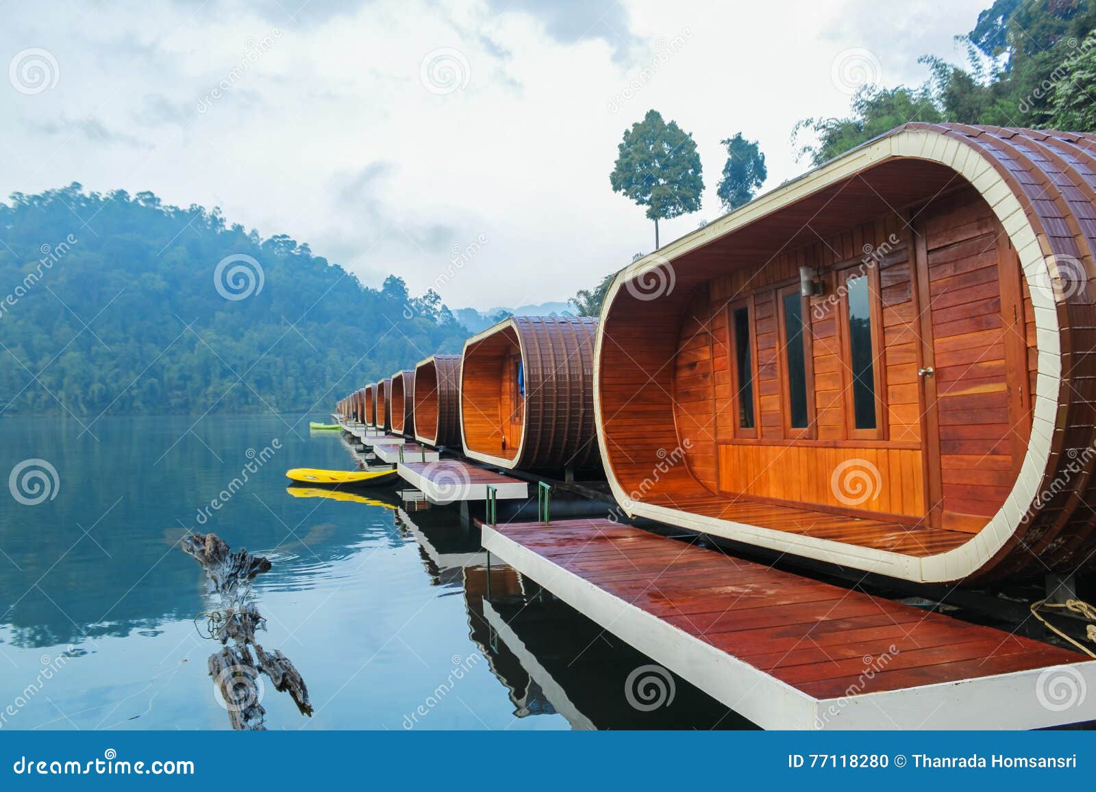 Raft House in Ratchaprapha Dam Stock Photo - Image of home, recreation ...
