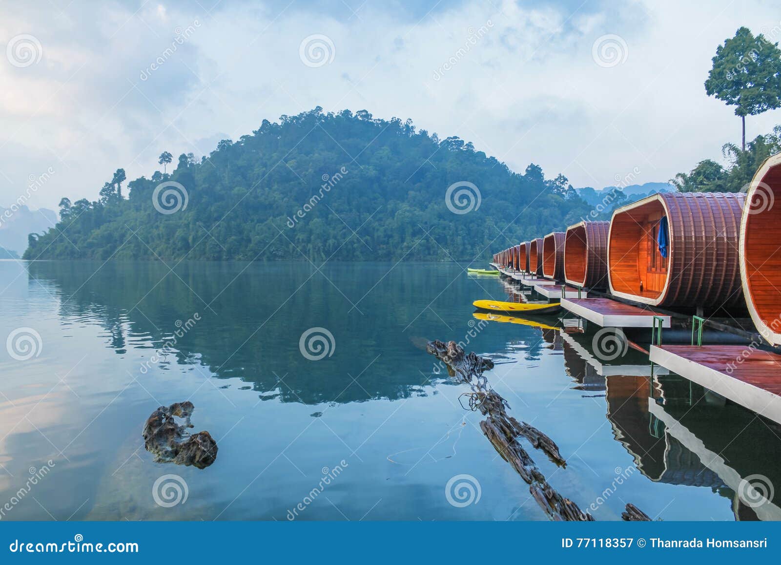 Raft House in Ratchaprapha Dam Stock Image - Image of cloud, natural ...