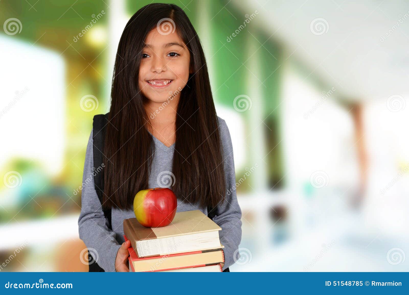 Ragazza alla scuola immagine stock. Immagine di gioventù - 51548785