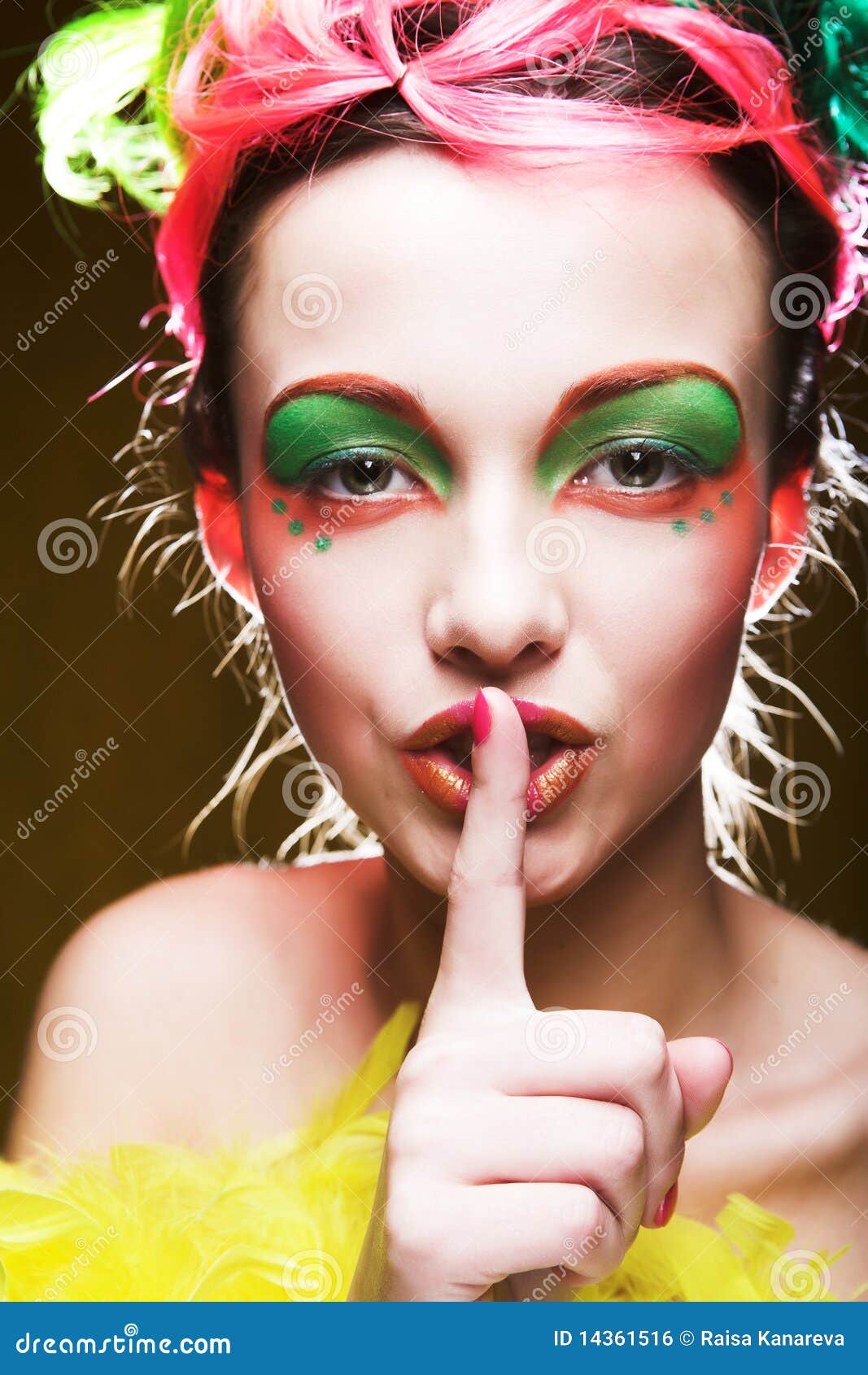 Ragazza con volto creativo fotografia stock. Immagine di modo - 14361516