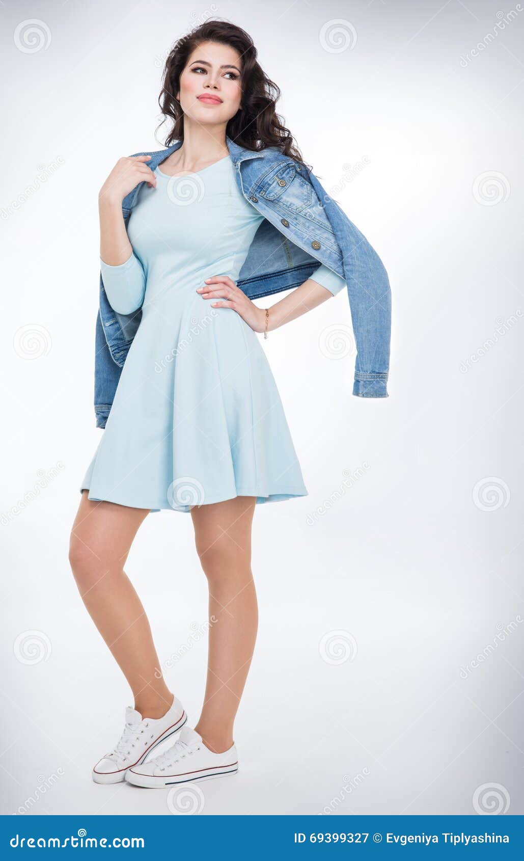Ragazza Dell'adolescente in Un Vestito Blu Immagine Stock - Immagine di ...