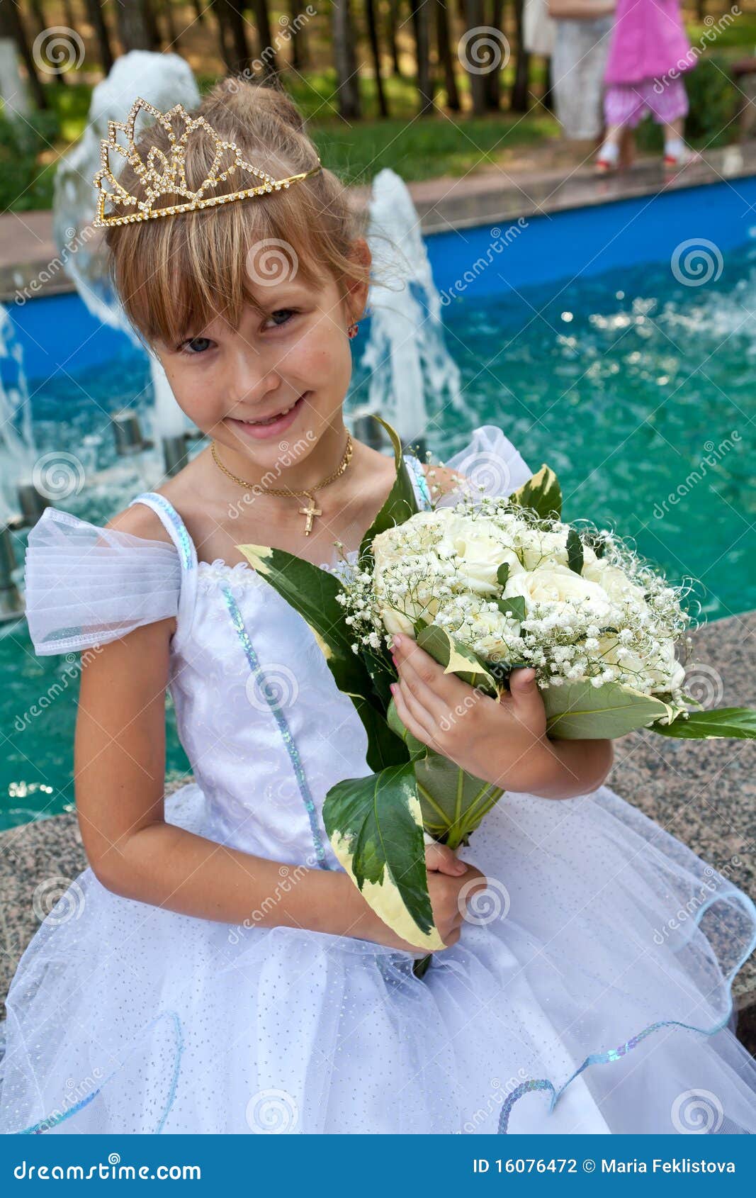 Ragazza di fiore fotografia stock. Immagine di cerimonia - 16076472