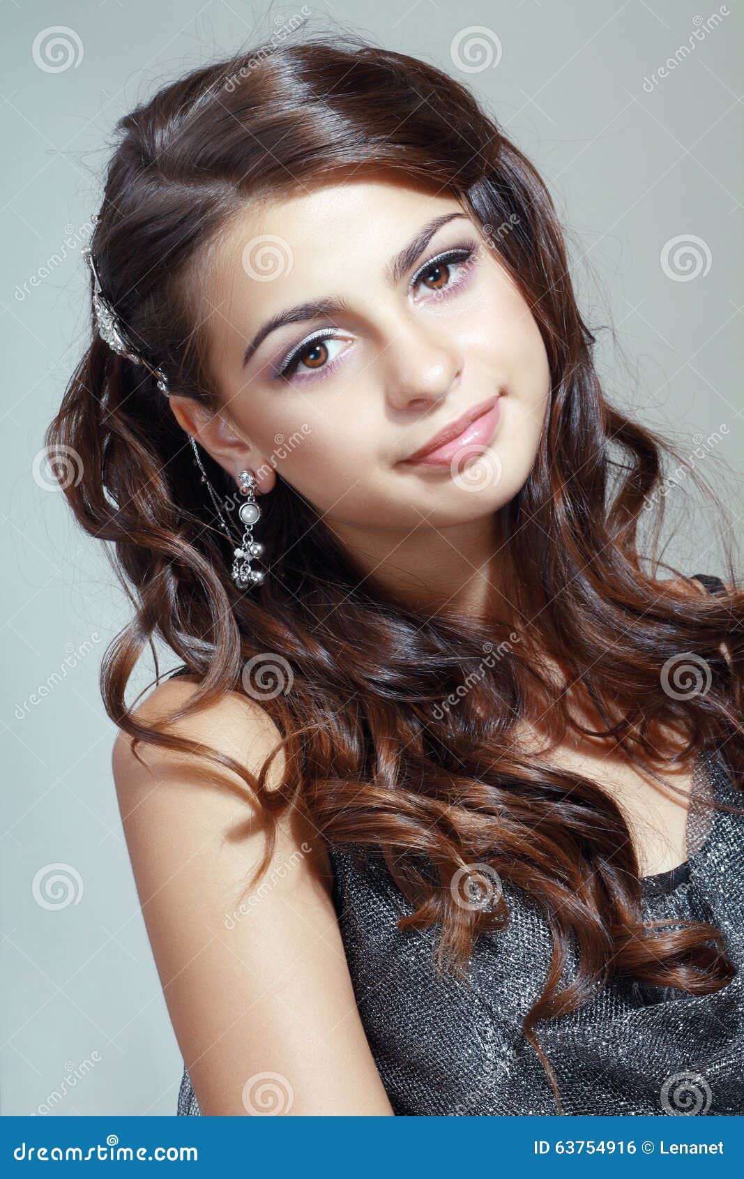 Ragazza Di Modello Teenager Fotografia Stock - Immagine di brunetta ...