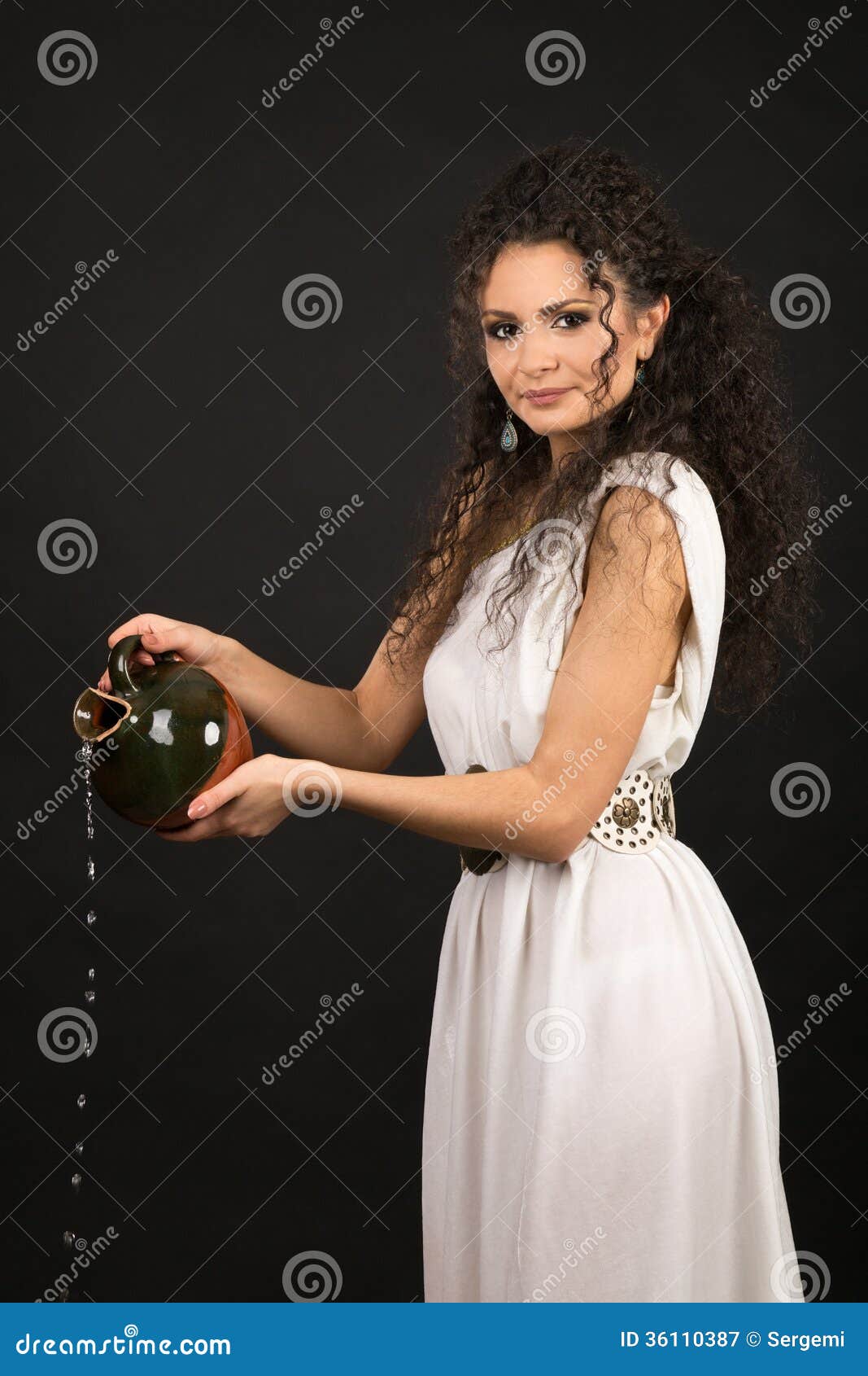 Ragazza Greca Con La Brocca Immagine Stock - Immagine di acqua ...