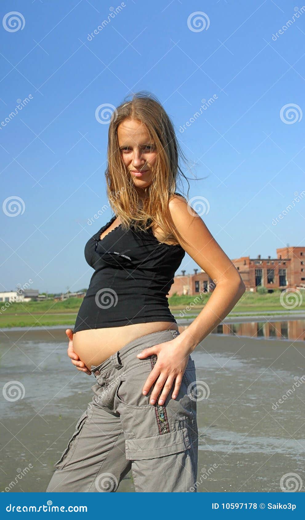 Ragazza incinta fotografia stock. Immagine di capelli - 10597178