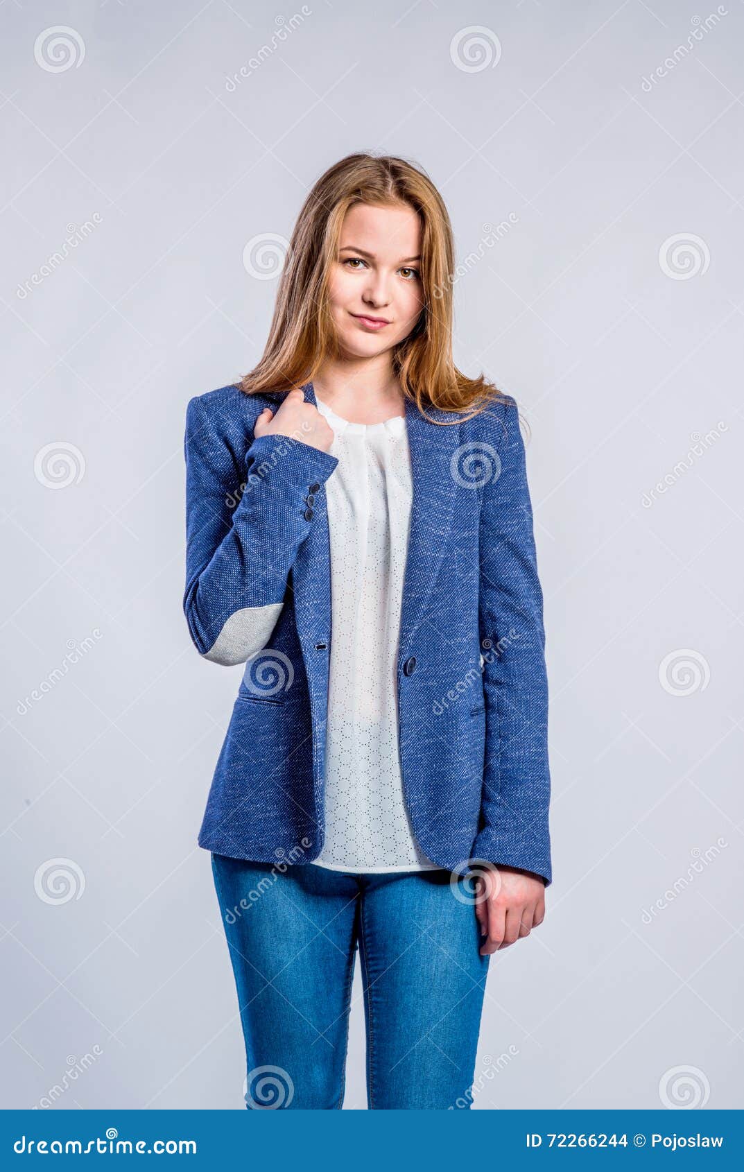 Ragazza in Jeans E Giacca Blu, Donna, Colpo Dello Studio Fotografia ...