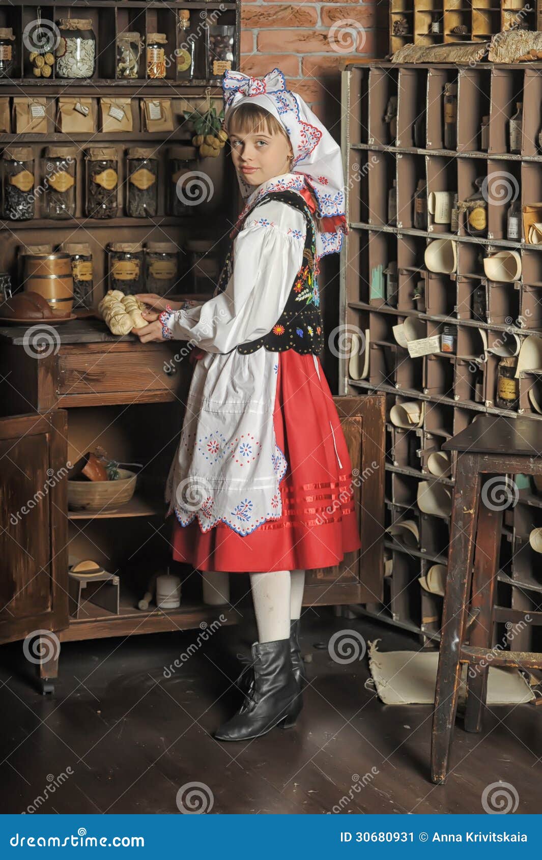Ragazza Polacca in Costume Nazionale Immagine Stock - Immagine di ...