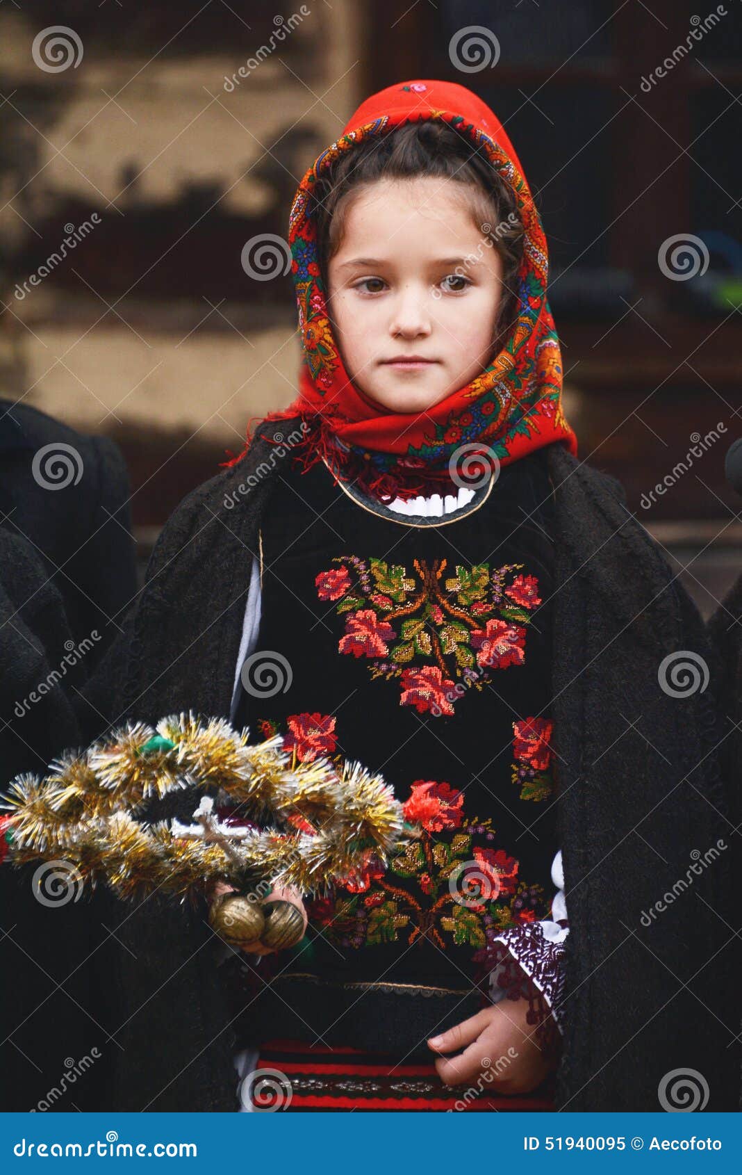 Ragazza Rumena in Costume Di Folclore Immagine Editoriale - Immagine di ...