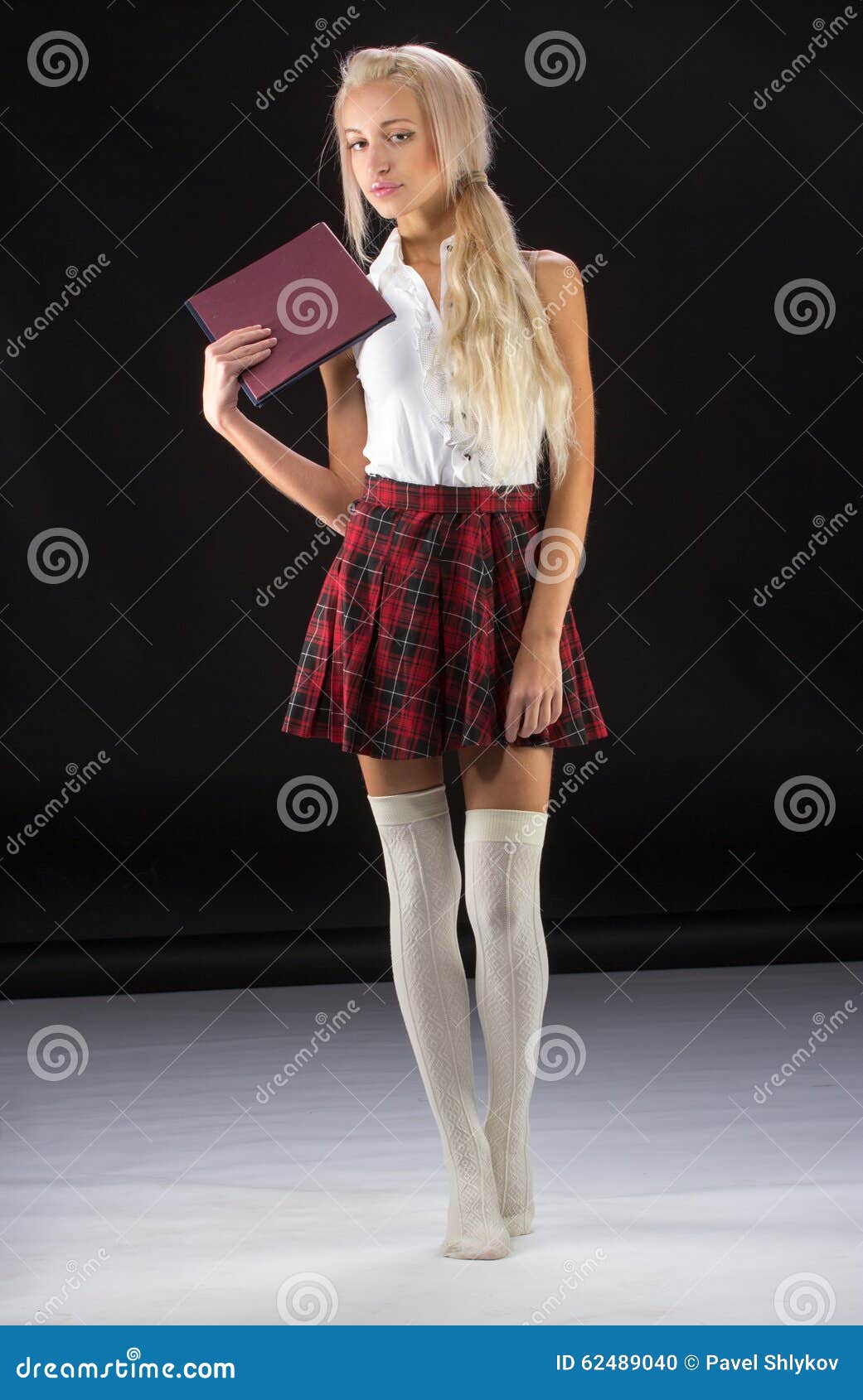 Ragazza Sexy Adorabile In Minigonna Del Plaid Fotografia Stock