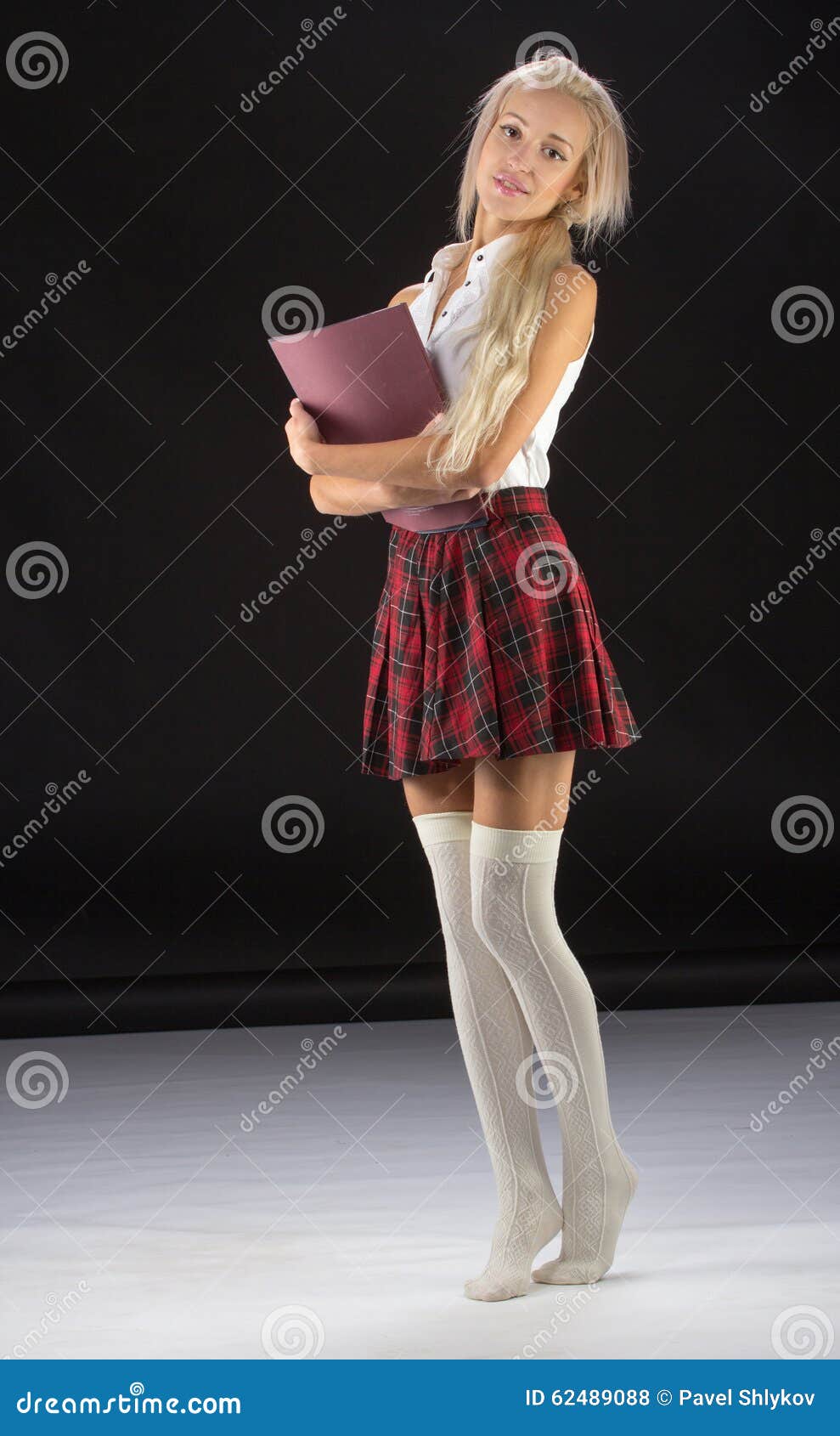 Ragazza Sexy Adorabile In Minigonna Del Plaid Fotografia Stock