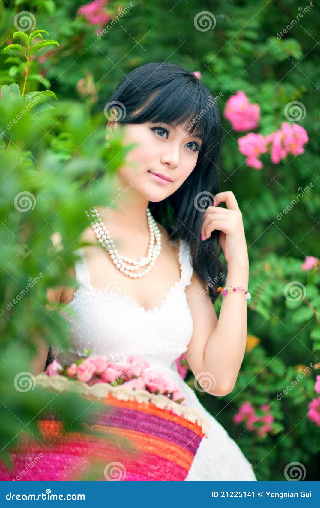 Ragazze asiatiche immagine stock. Immagine di sorriso - 21225141