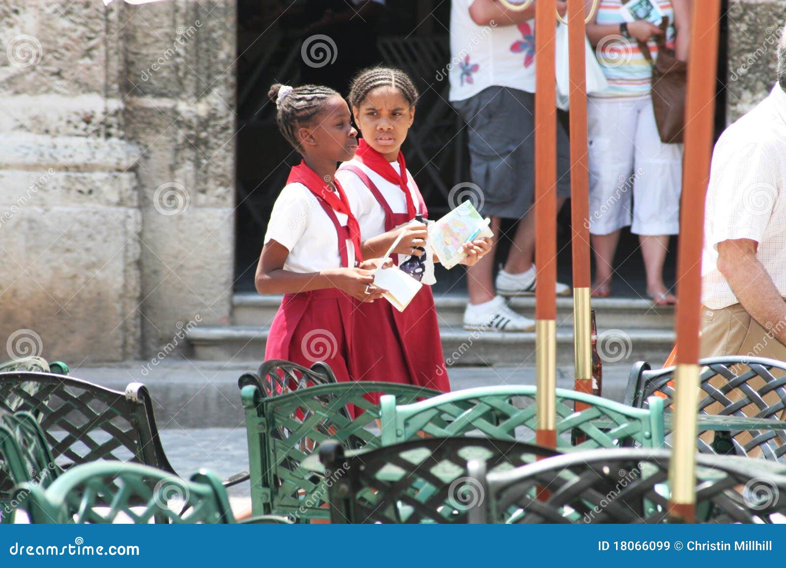 Ragazze cubane del banco immagine stock editoriale. Immagine di passare ...