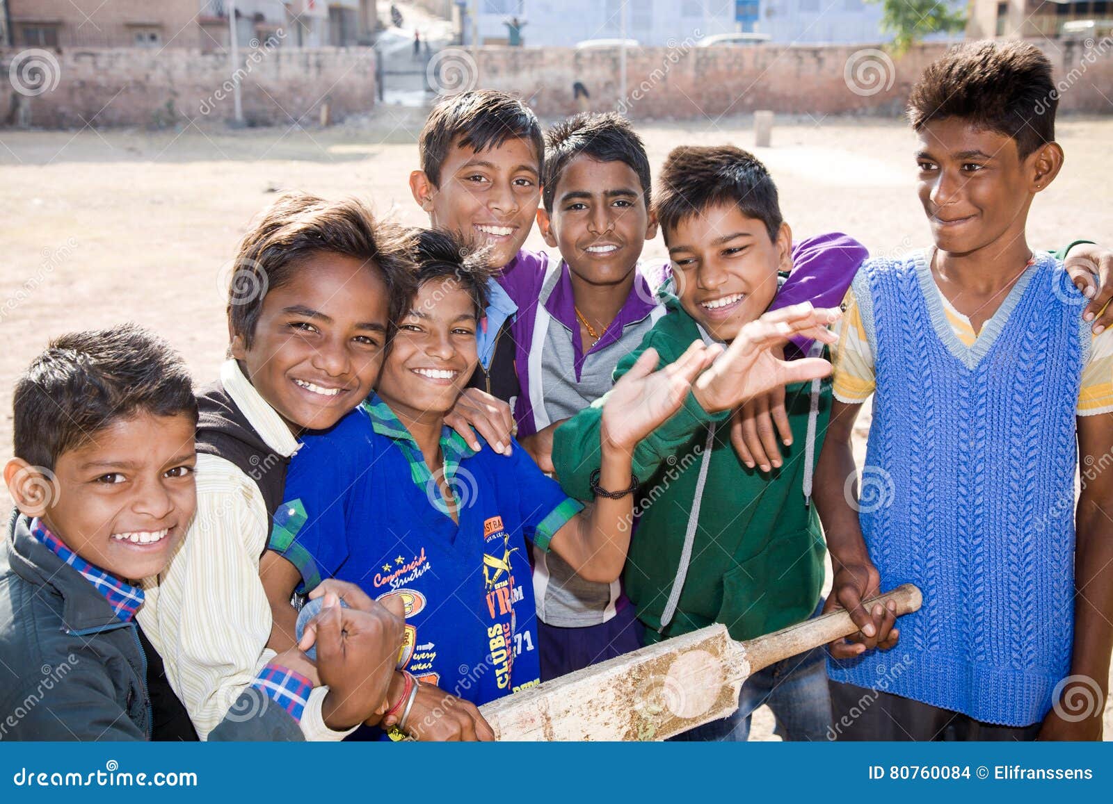 Ragazzi Del Gruppo Del Cricket, India Immagine Stock Editoriale ...