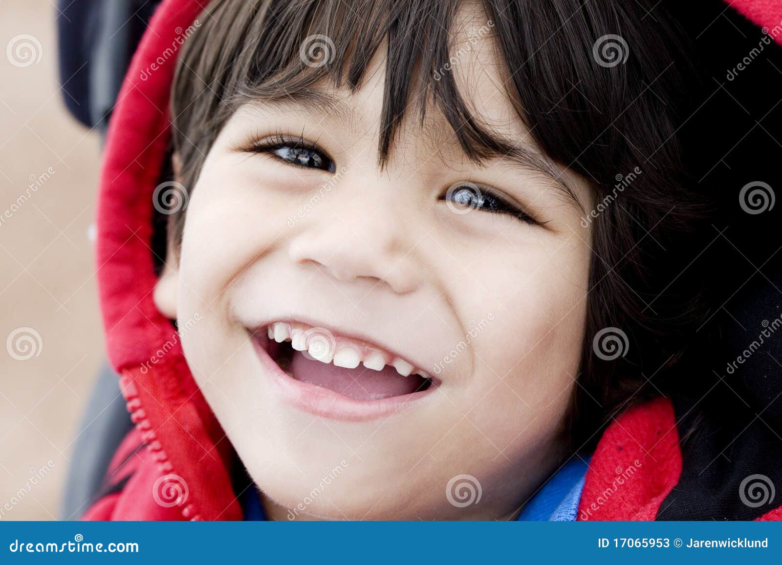 Ragazzino Bello Che Sorride, Primo Piano Immagine Stock - Immagine di ...