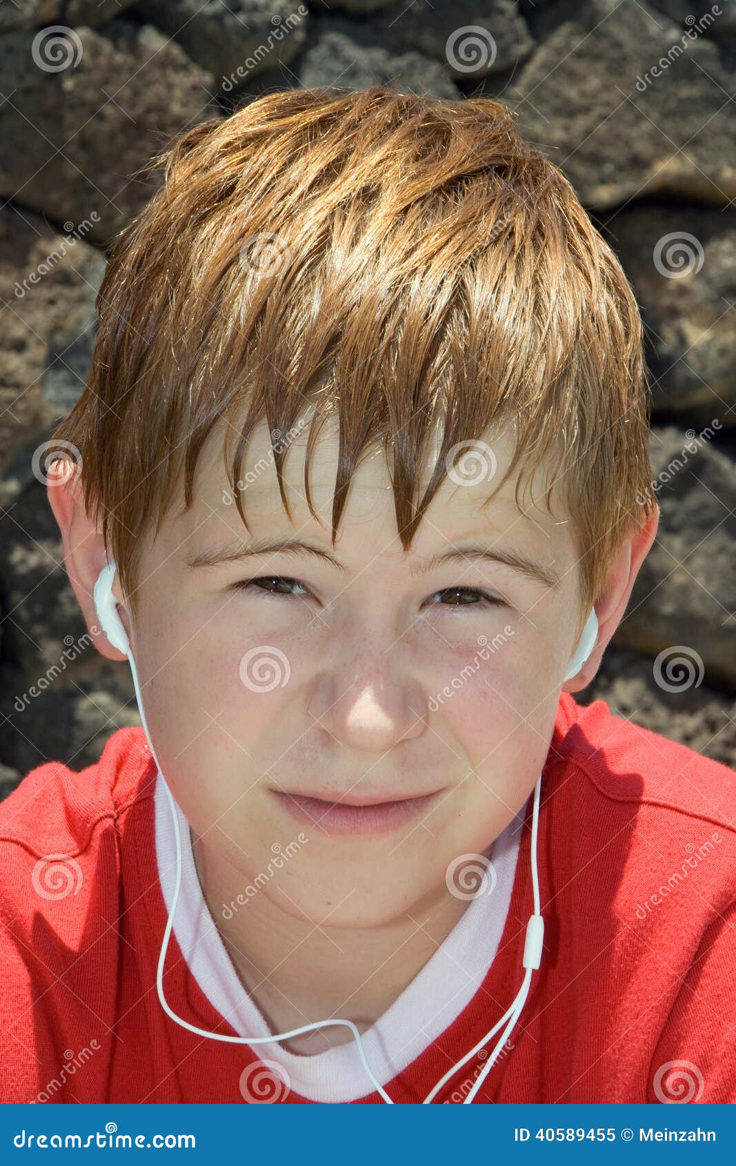 Ragazzo con capelli rossi immagine stock. Immagine di quindici - 40589455