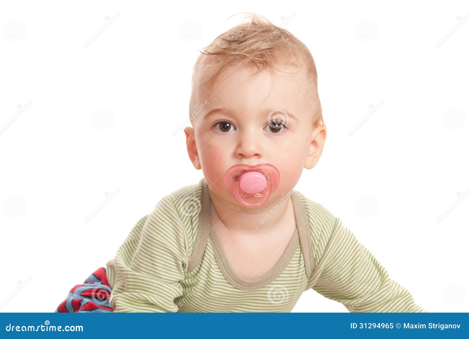 Ragazzo Di Innocenza Con Il Manichino Di Un Bambino Immagine Stock ... Ragazzo Di Innocenza Con Il Manichino Di Un Bambino Immagine Stock ...