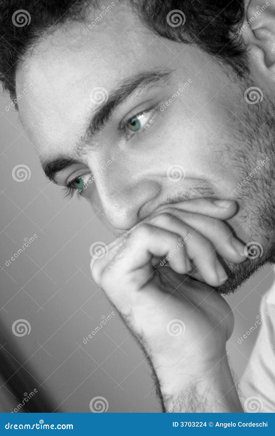 Ragazzo Di Pensiero/occhi Verdi Fotografia Stock - Immagine di bello ...