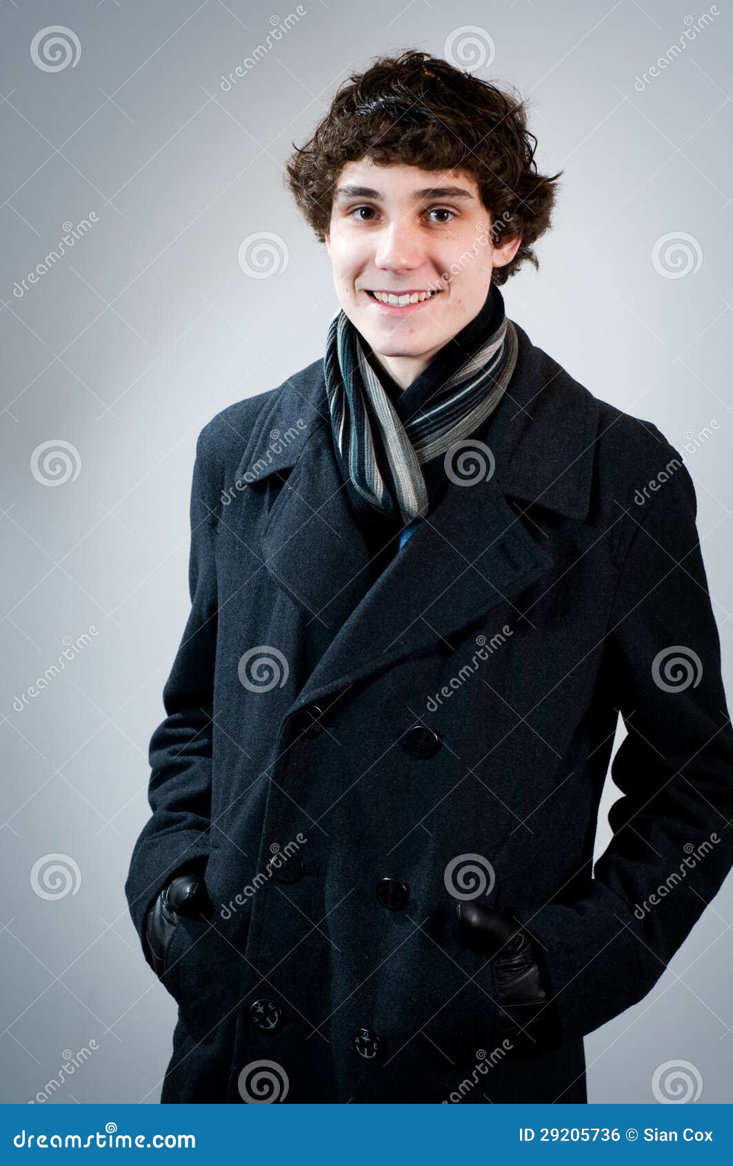 Ragazzo teenager alla moda fotografia stock. Immagine di ragazzo - 29205736