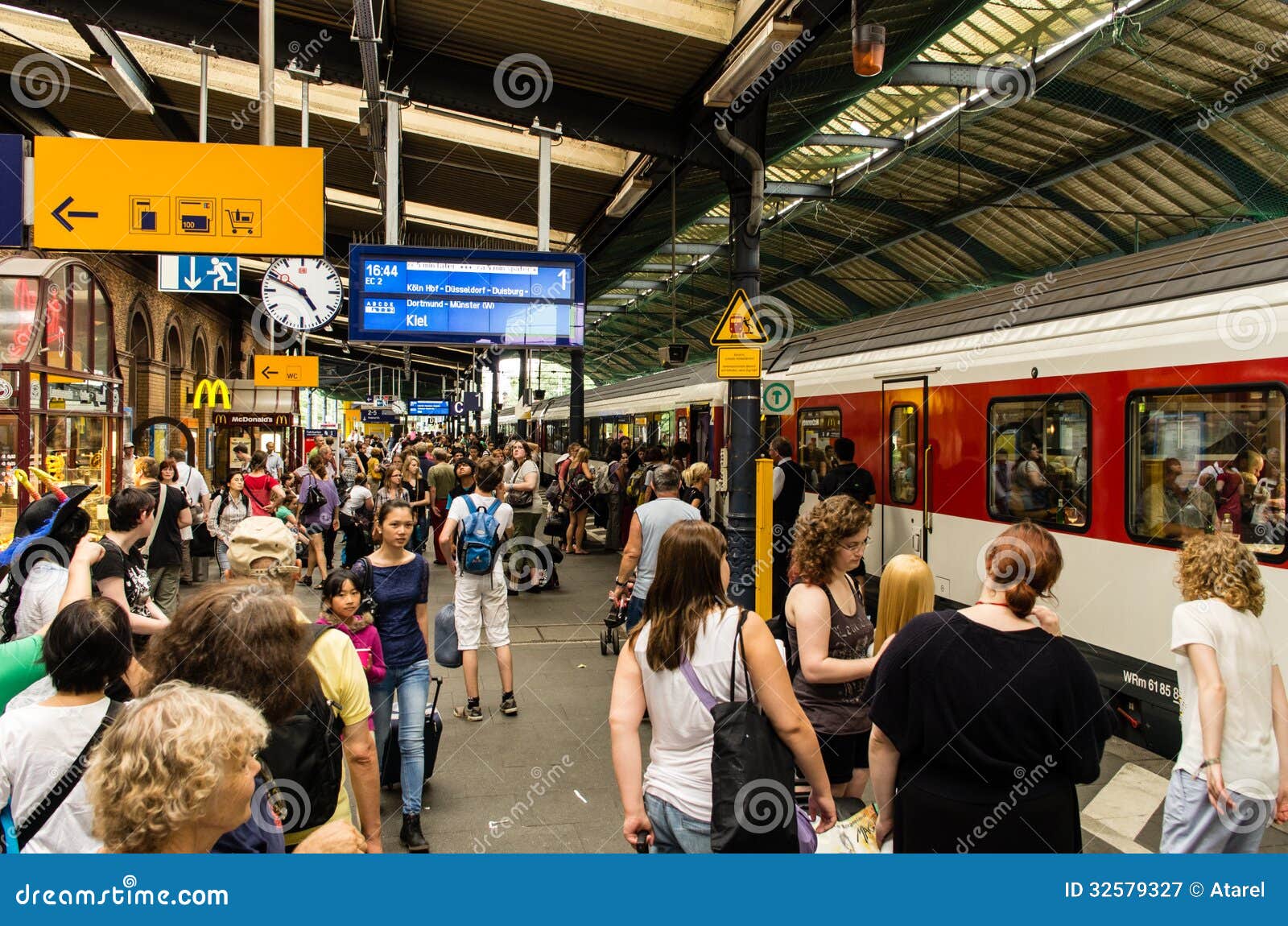 RAIL STATION in BONN editorial photography. Image of travel - 32579327