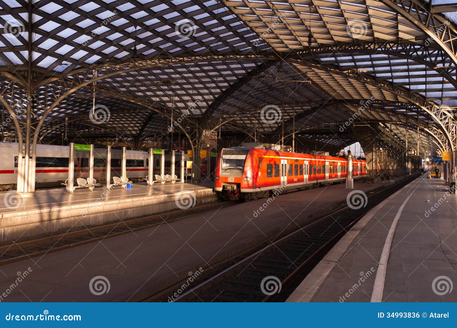 RAIL STATION in COLOGNE editorial photo. Image of journey - 34993836
