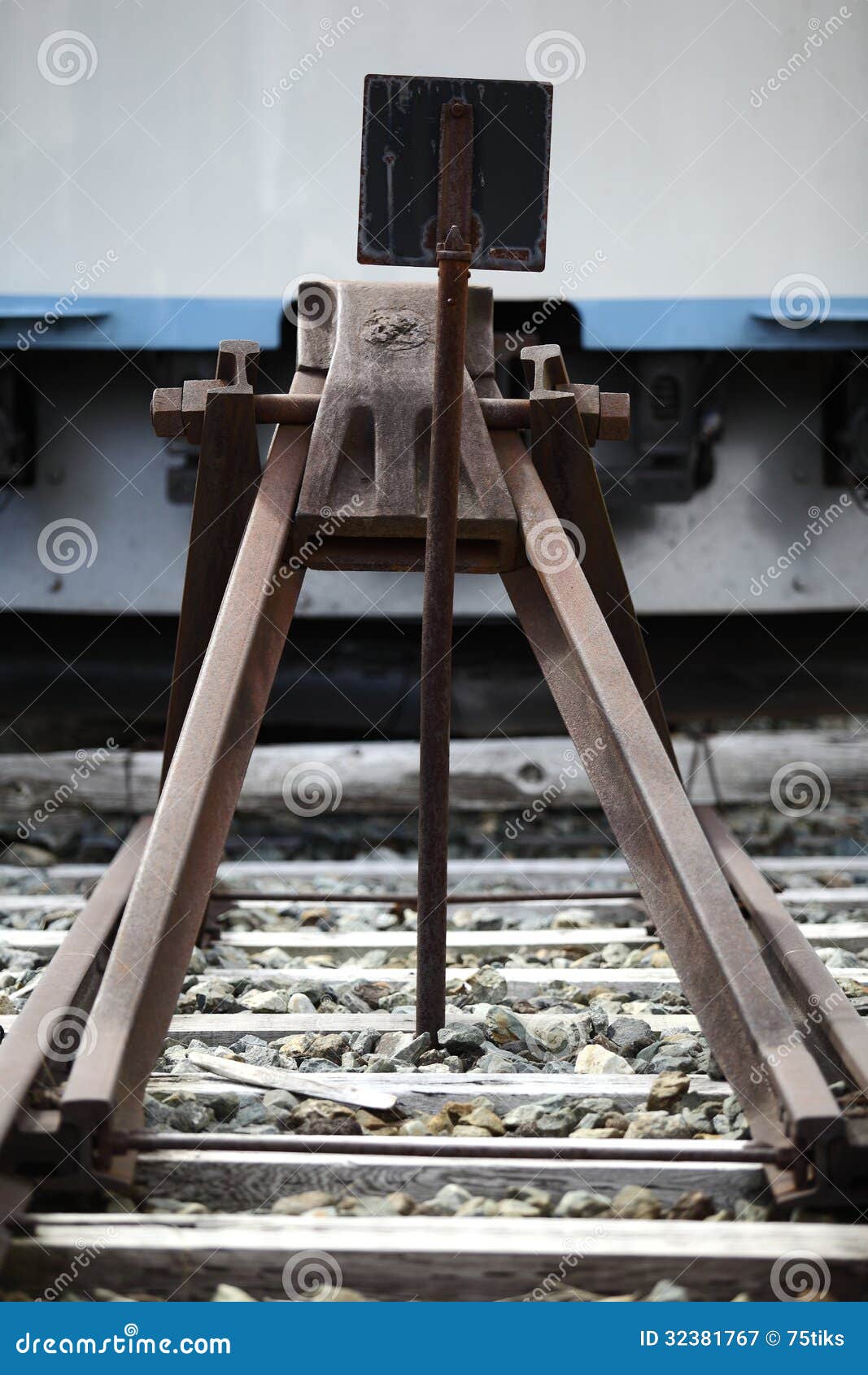 Railroad Buffer Stop stock image. Image of terminus, buffer - 32381767