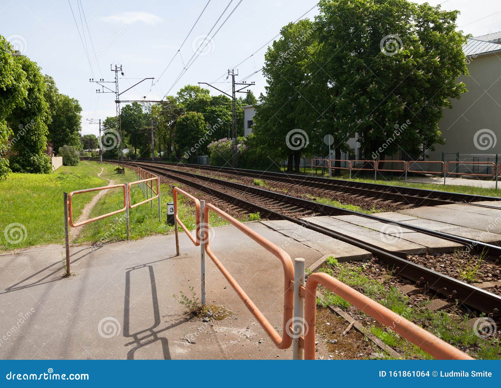 Railroad crossing board editorial stock image. Image of border - 161861064