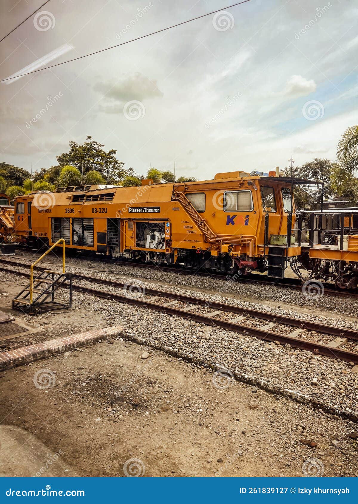 Railroad engine editorial photography. Image of train - 261839127