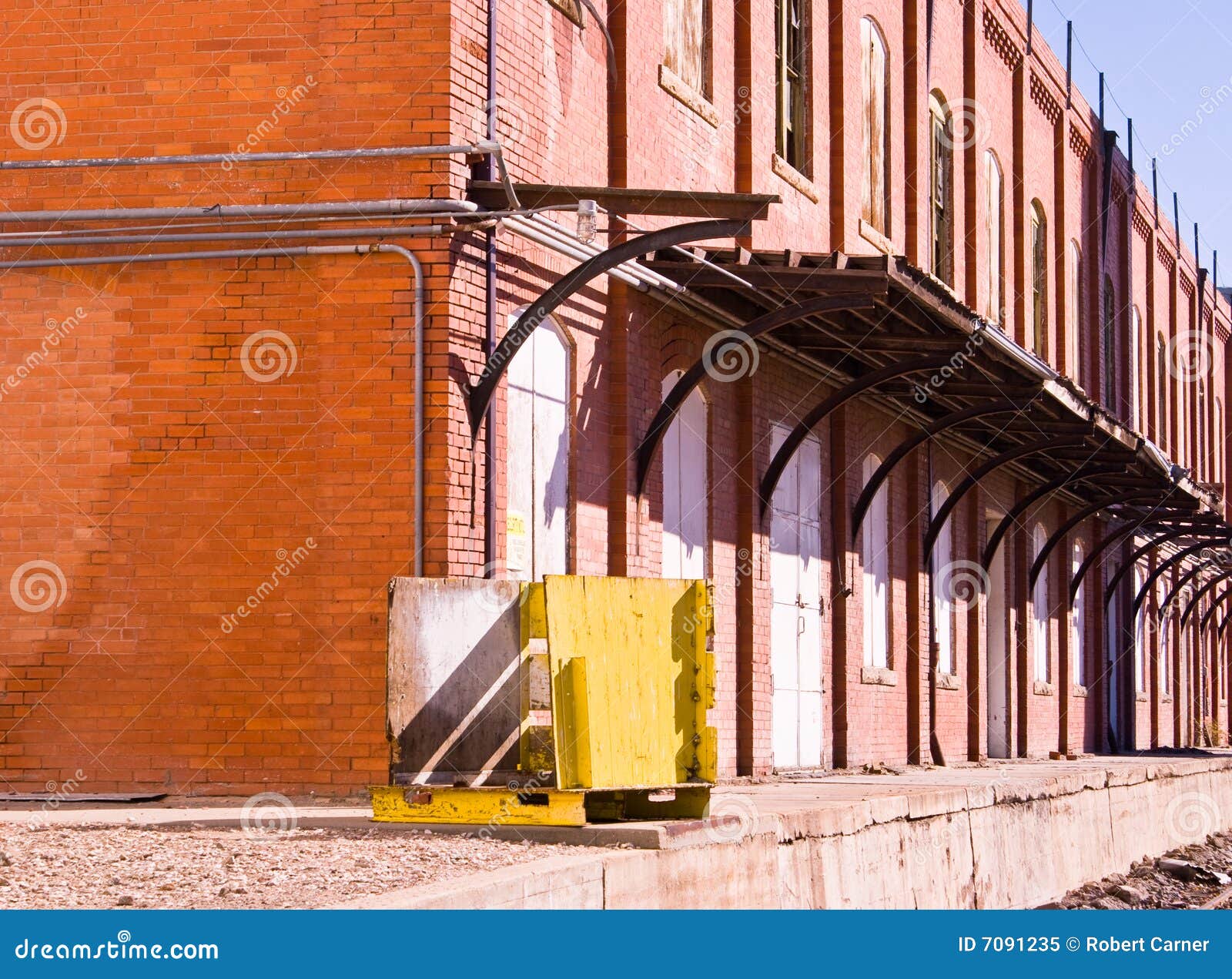 Railroad loading docks stock image. Image of delivery - 7091235