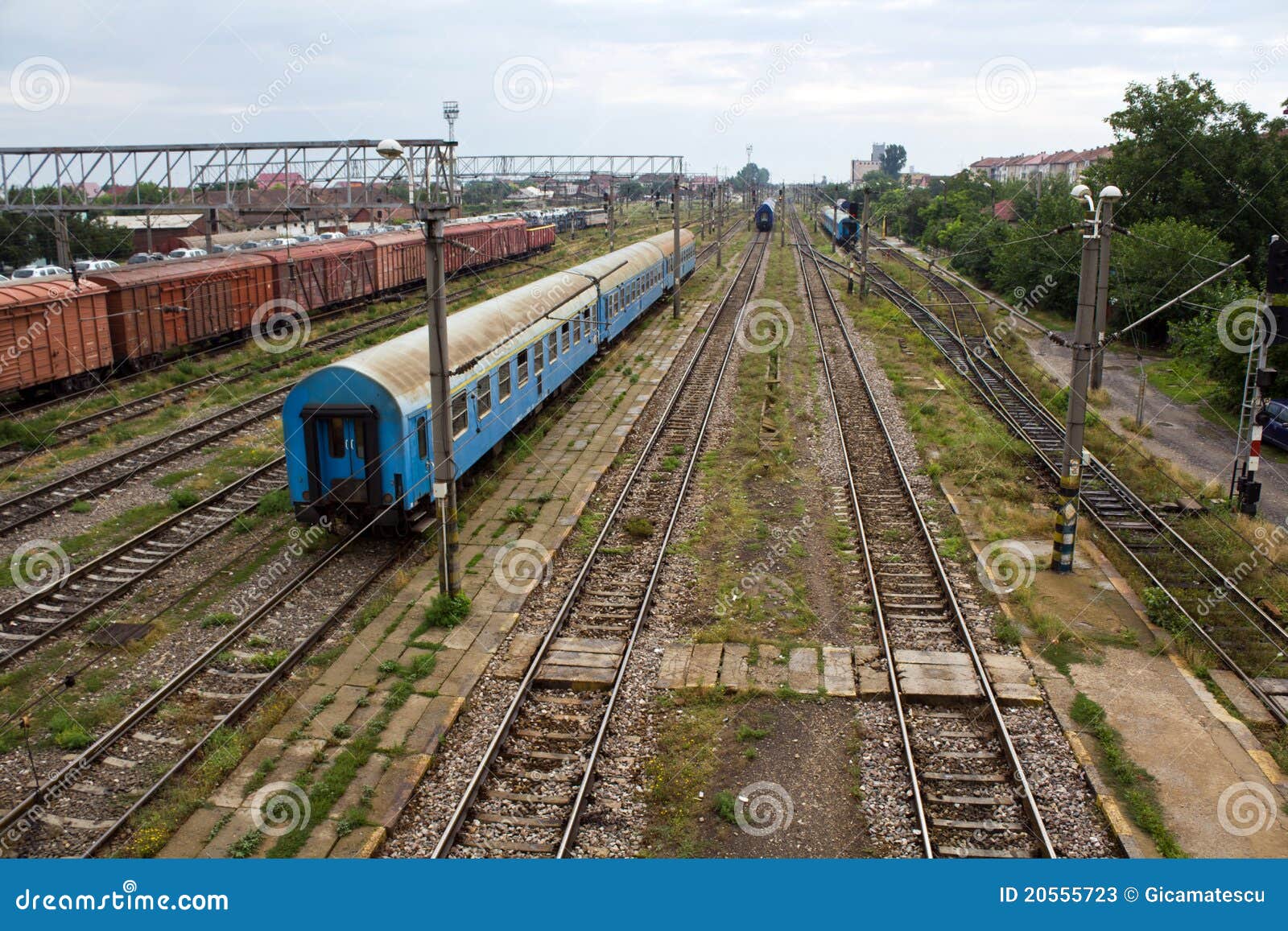 Railroad Tracks and a Train Stock Image - Image of train, track: 20555723