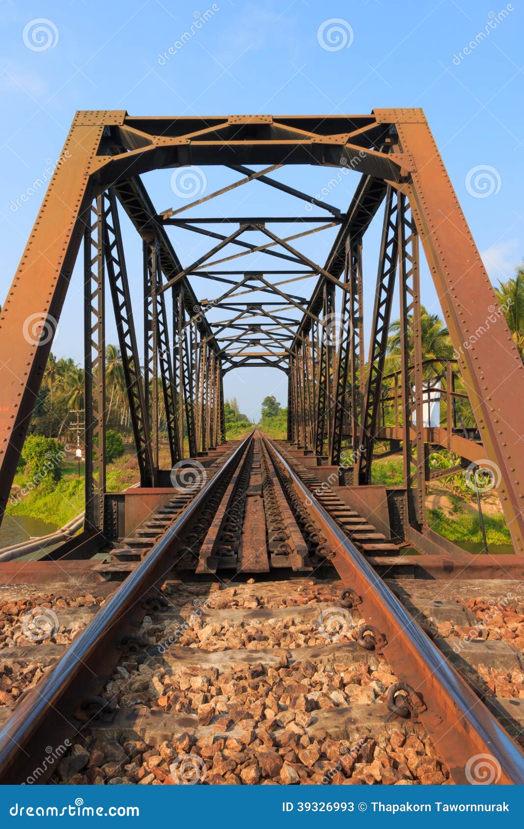 Railroad Trestle stock image. Image of point, outdoors - 39326993