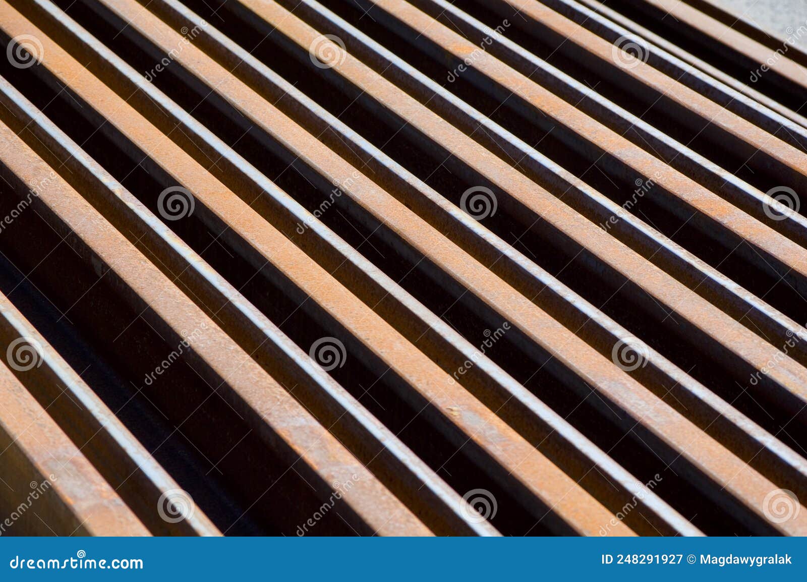 Rails Rouillés Sur Le Chantier Image stock - Image of installation ...