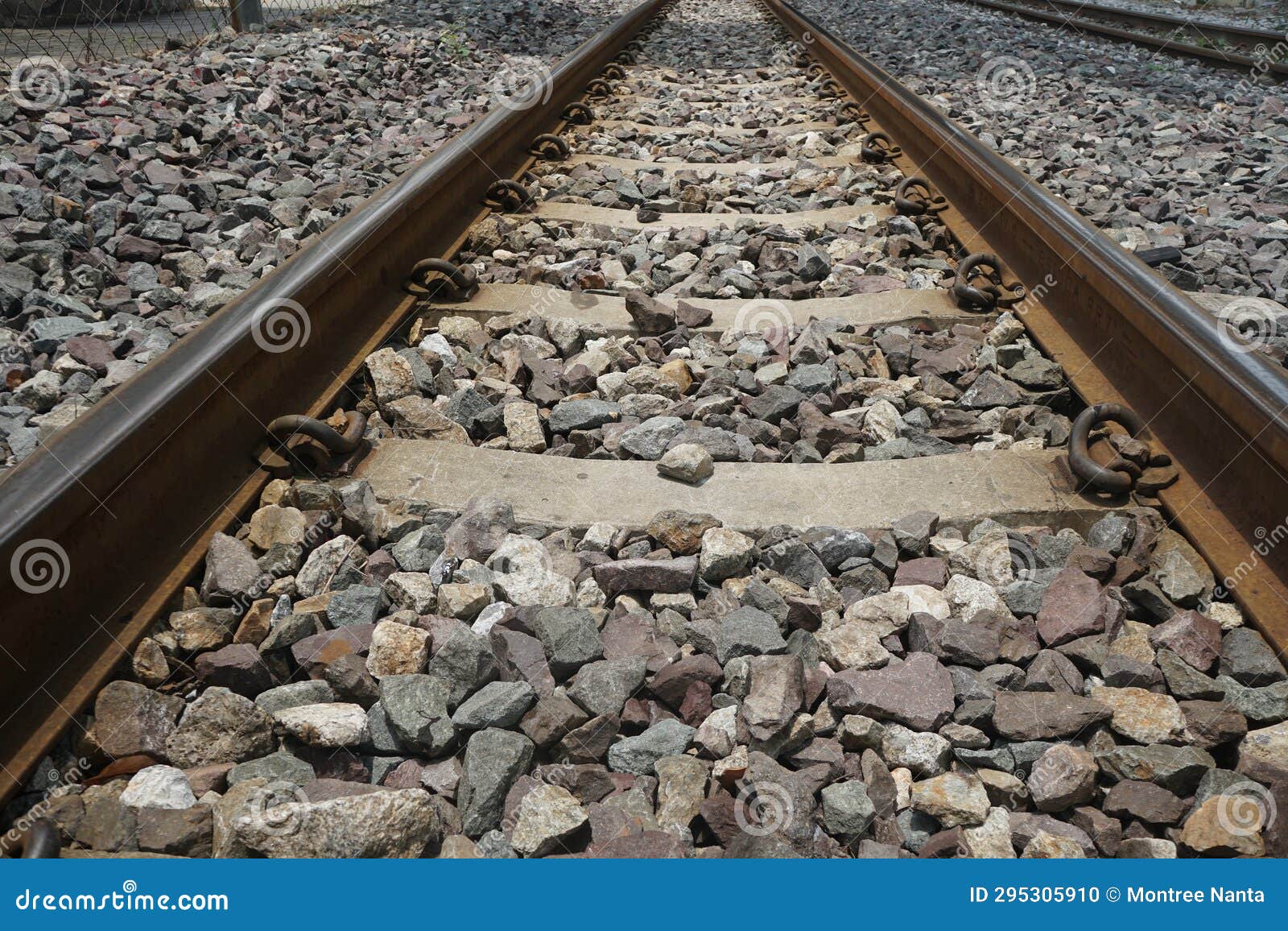 Broken Stone Ballast, Superior Stone Ballast is Normally Derived from ...